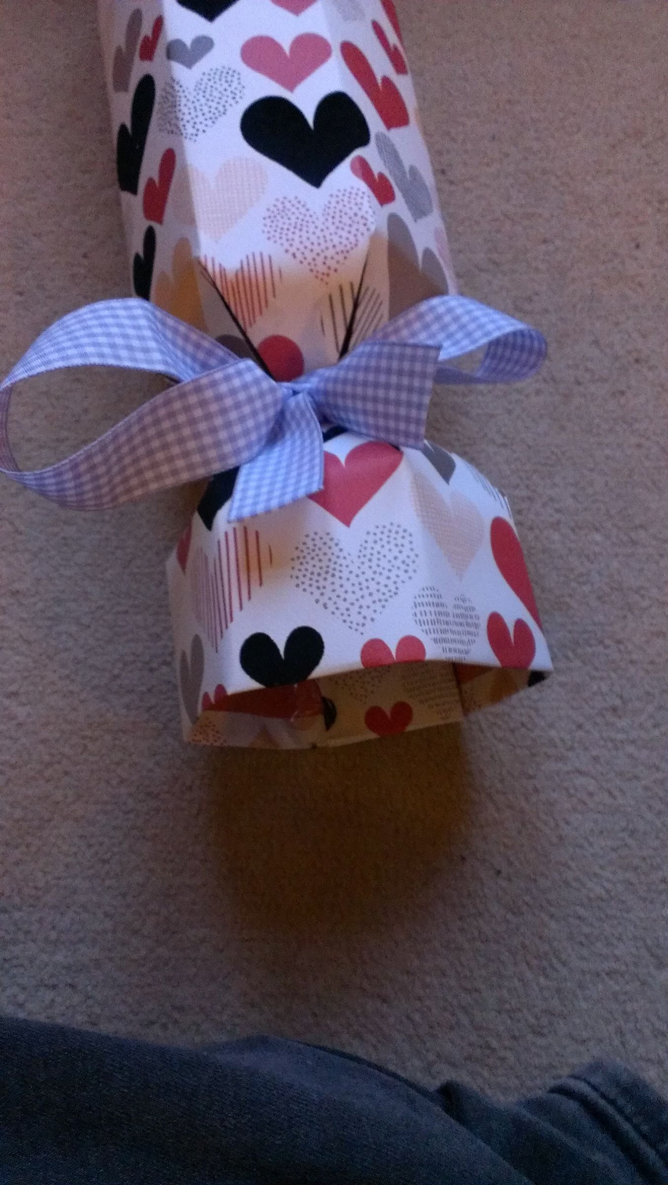 Giant Christmas Cracker : 9 Steps - Instructables