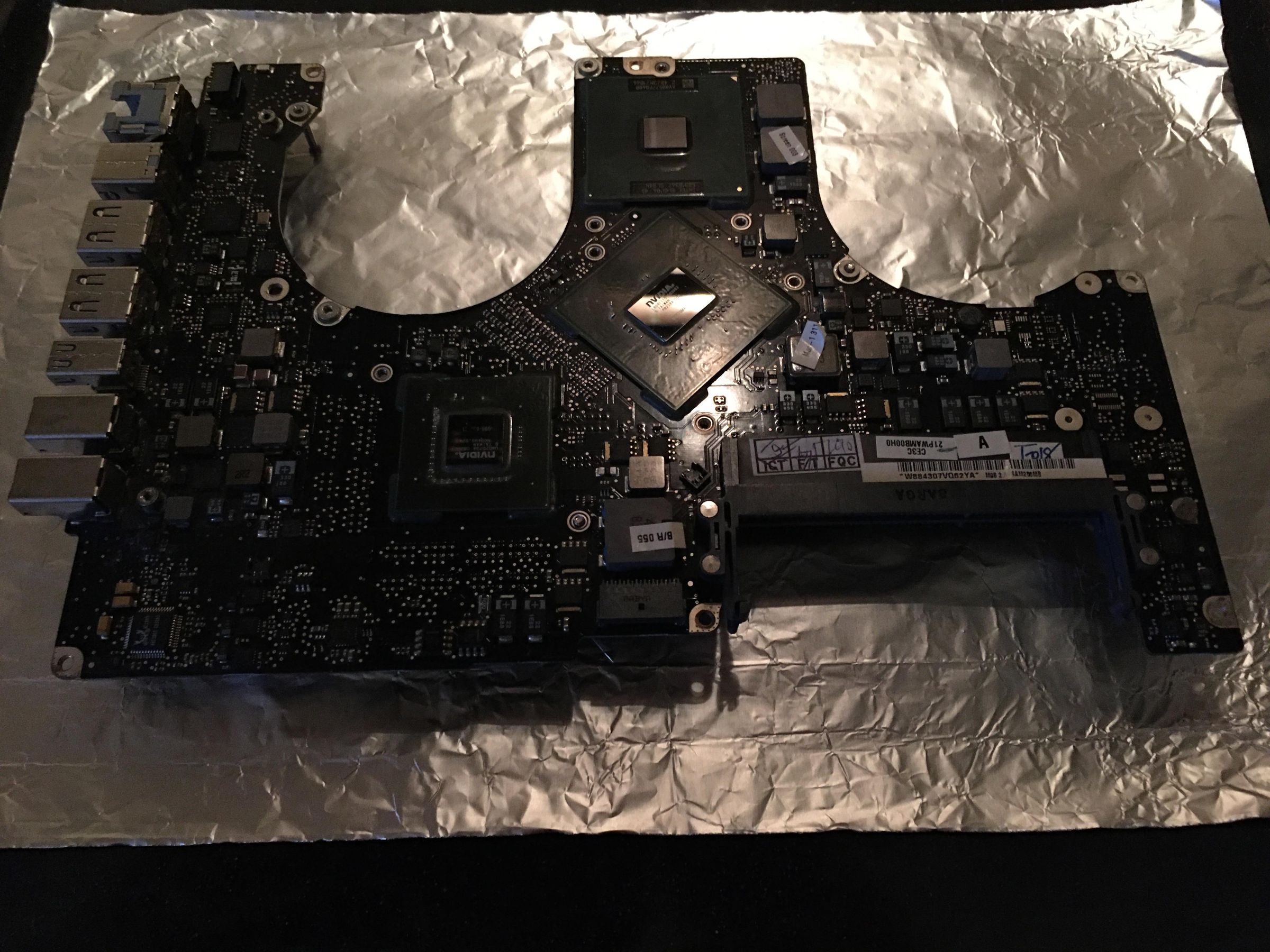 How to Repair the Macbook Pro Logic Board at Home : 4 Steps - Instructables