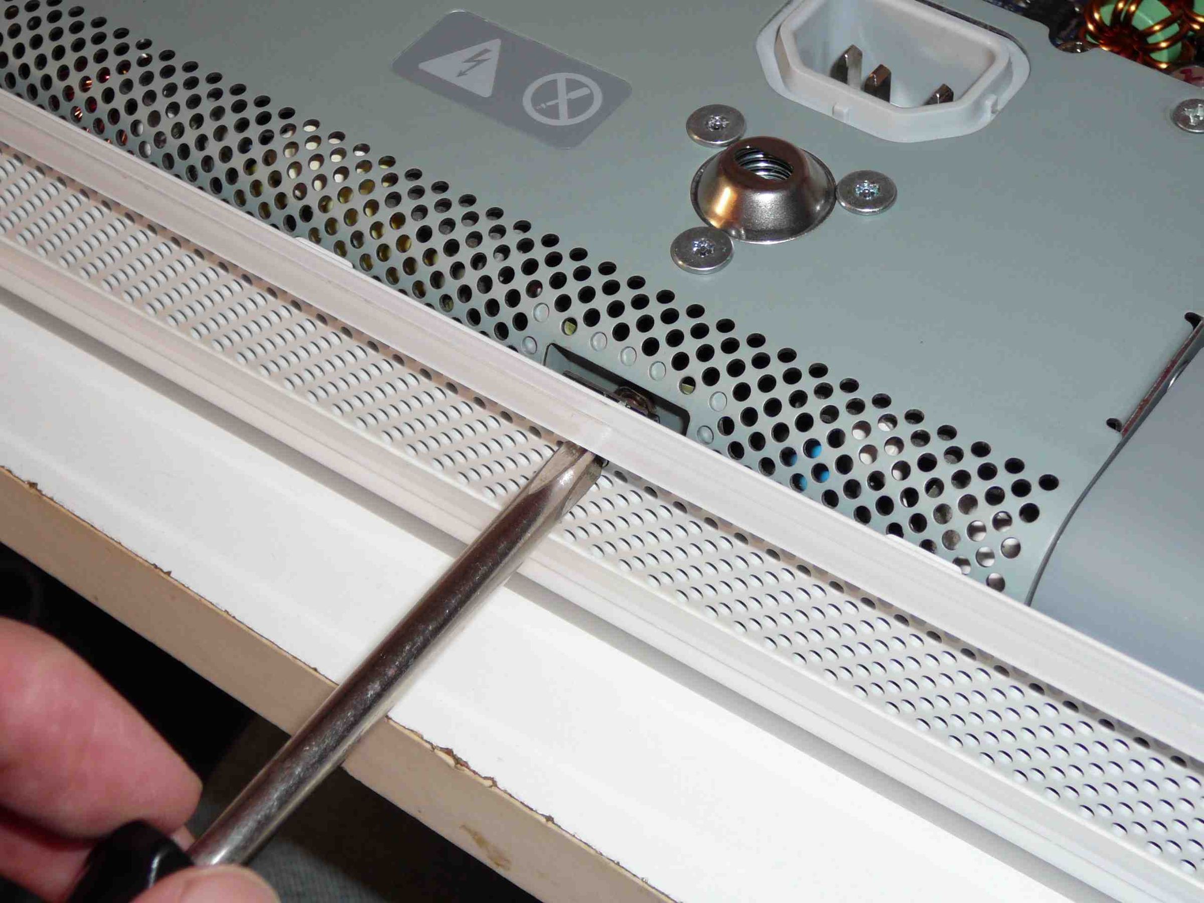 Imac G5 DIY Capacitors Repair : 9 Steps (with Pictures) - Instructables