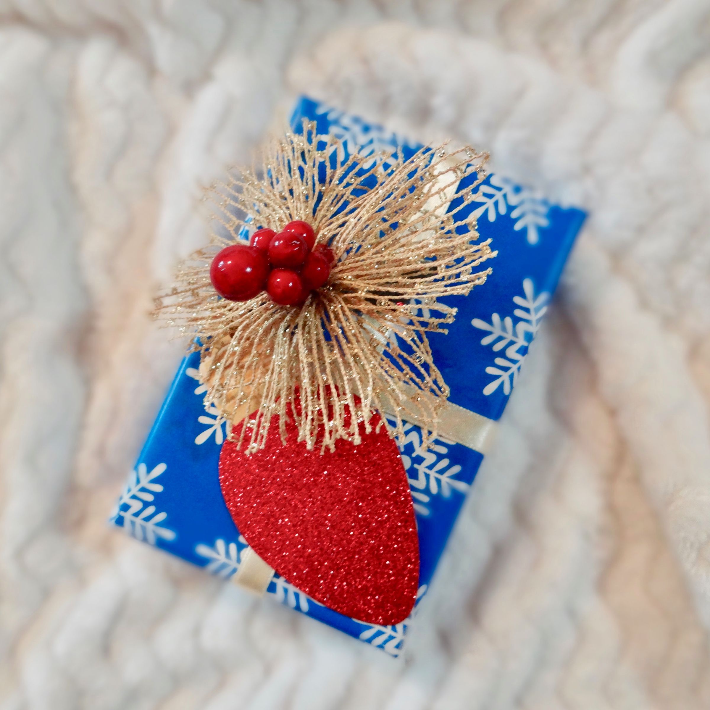 Holiday Decorative Gift Bows : 5 Steps - Instructables