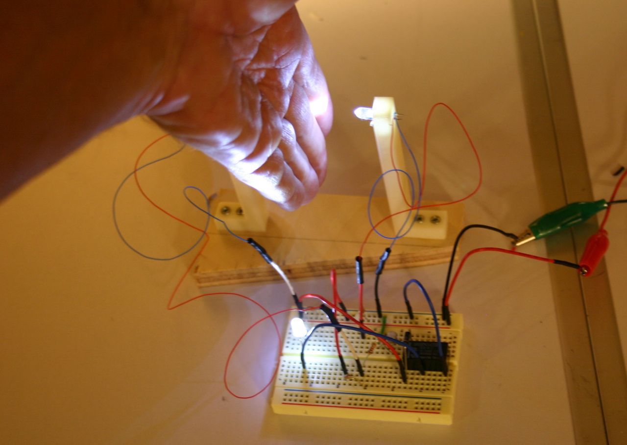 Simple Light Break Detection : 4 Steps - Instructables