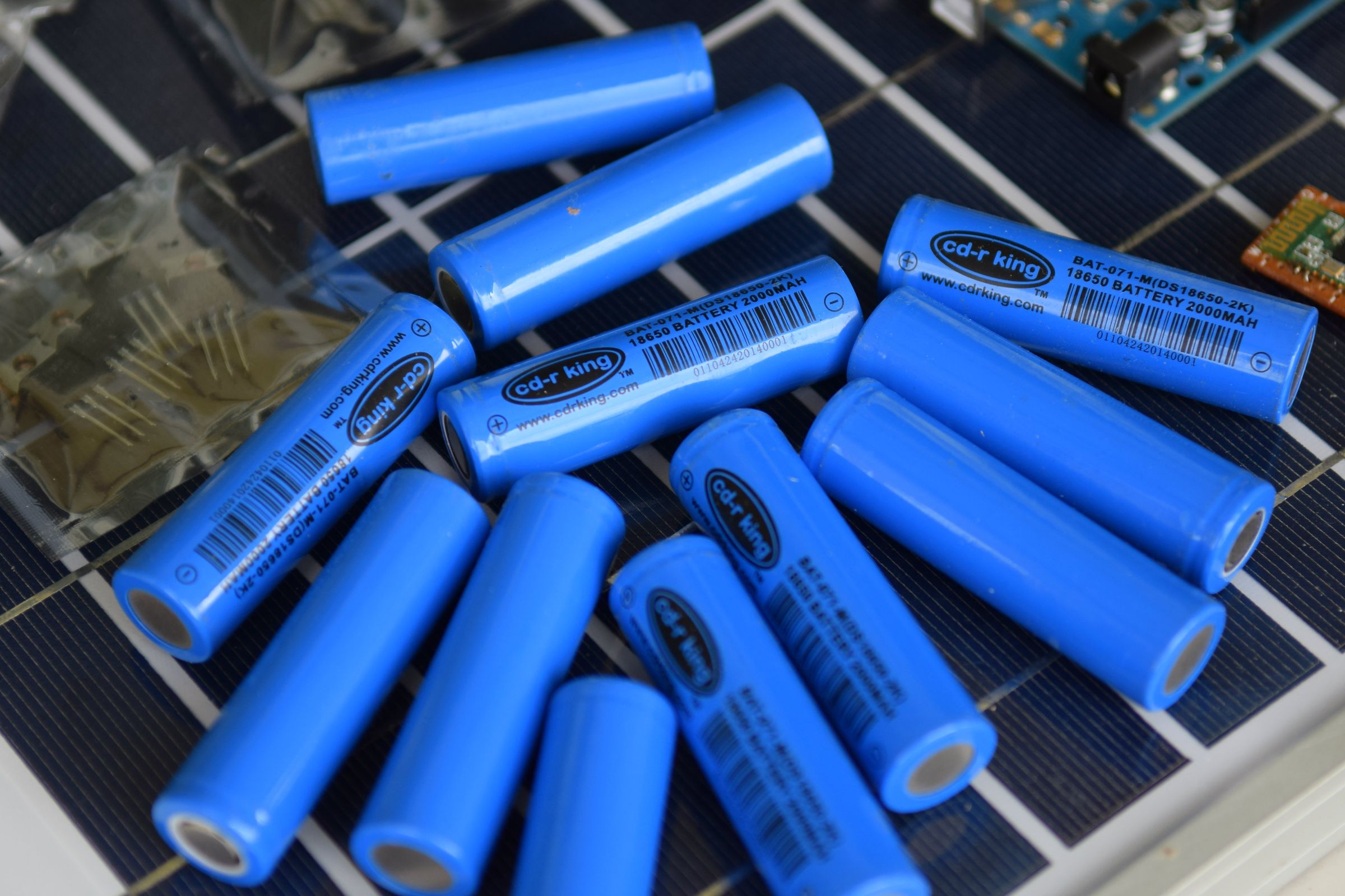 DIY Portable Solar Powerbank (w/ 110v Outlets & USB Ports) : 33 Steps ...