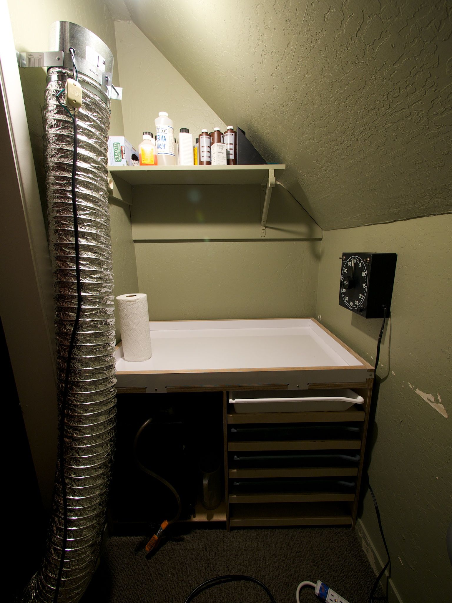 Home Darkroom Design for Small Spaces : 7 Steps (with Pictures ...