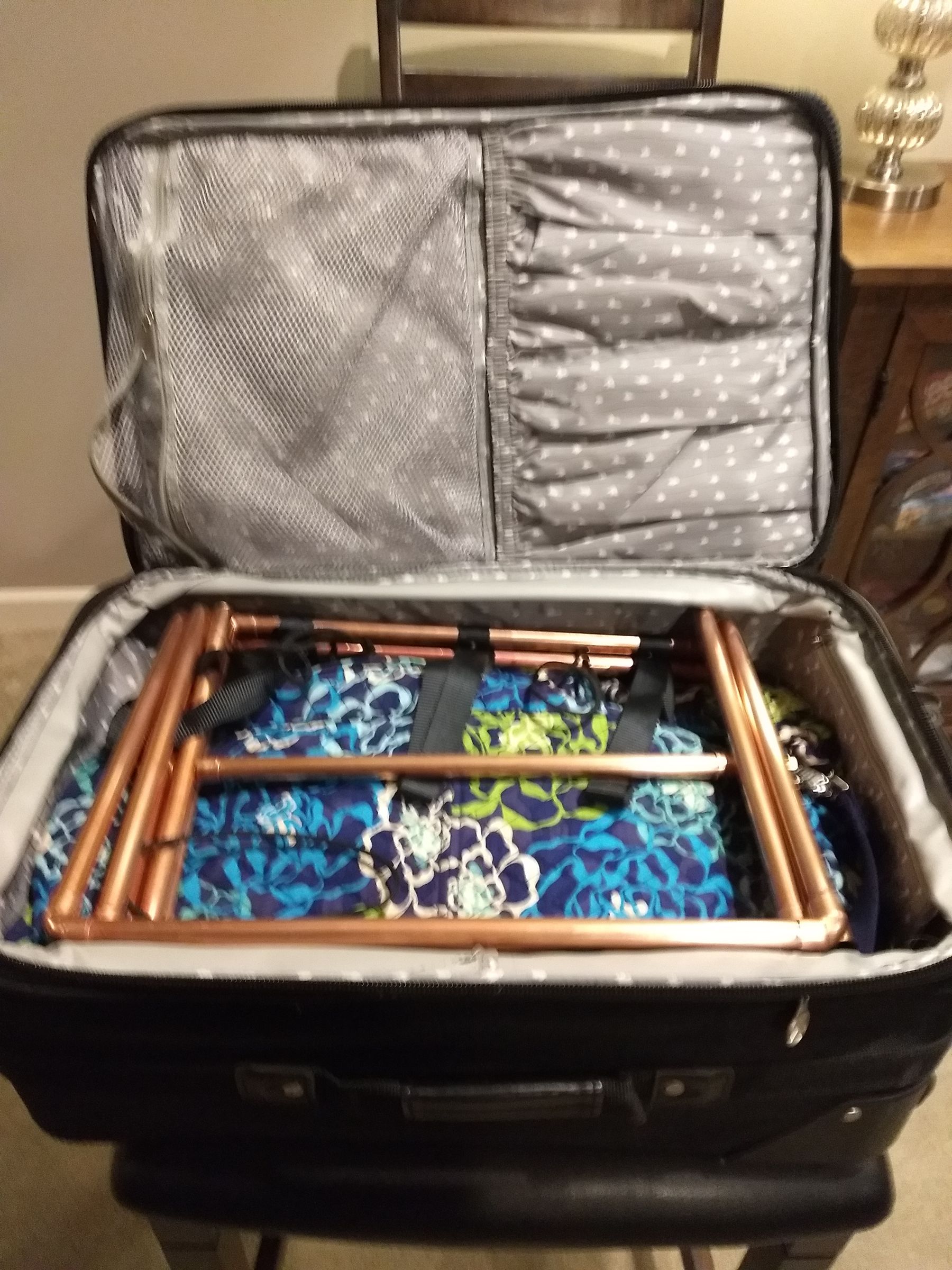 Travel Luggage Rack/Stand : 3 Steps - Instructables