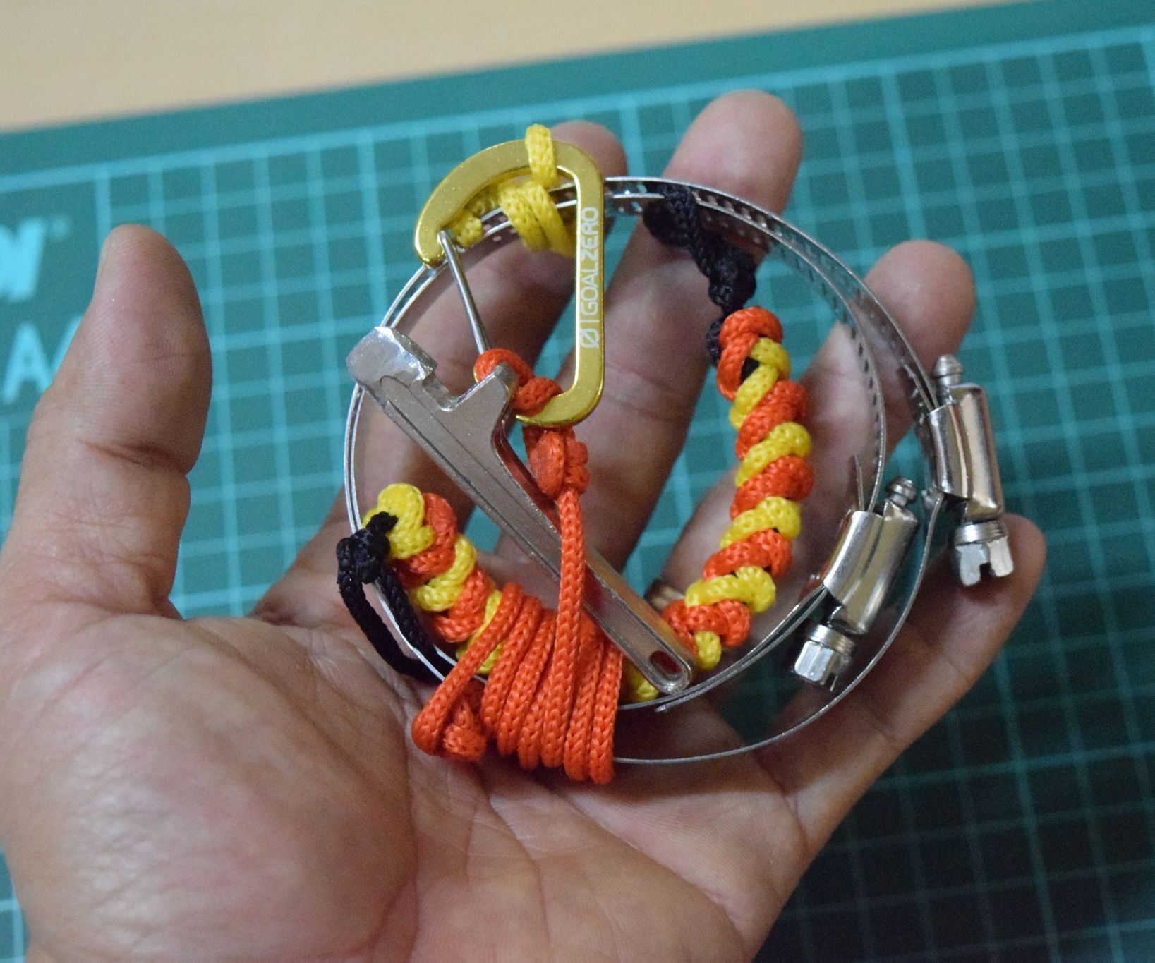 Traveller's Handcuff Cup Holder : 10 Steps - Instructables