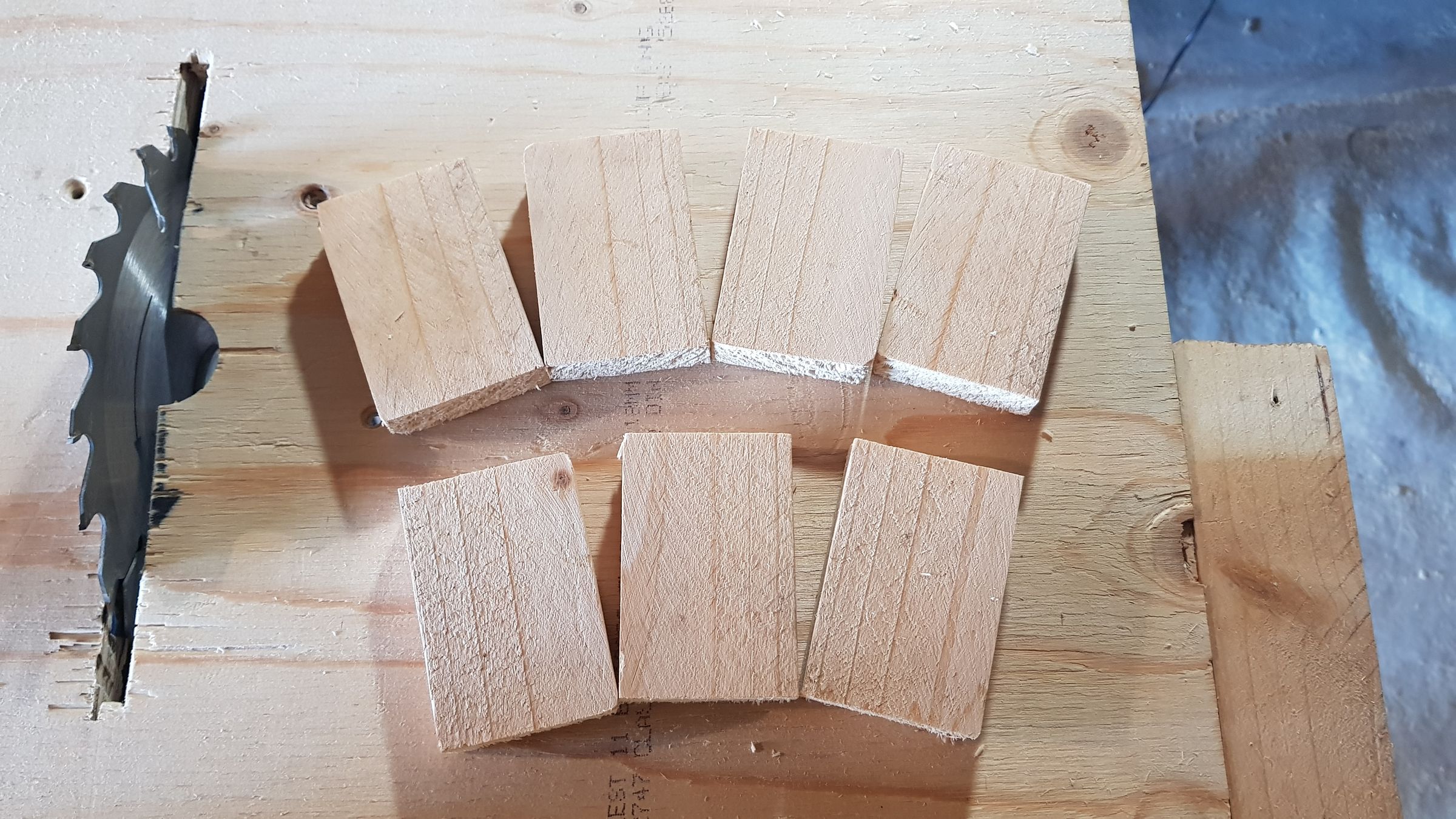 Cheap Wooden Cam Holder : 4 Steps - Instructables