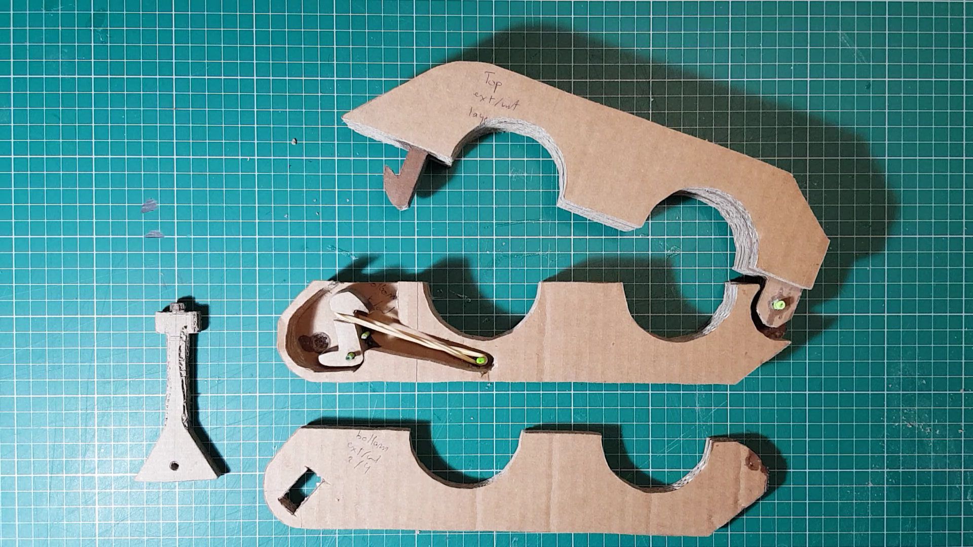 DIY Working Cardboard Handcuffs : 6 Steps (with Pictures) - Instructables