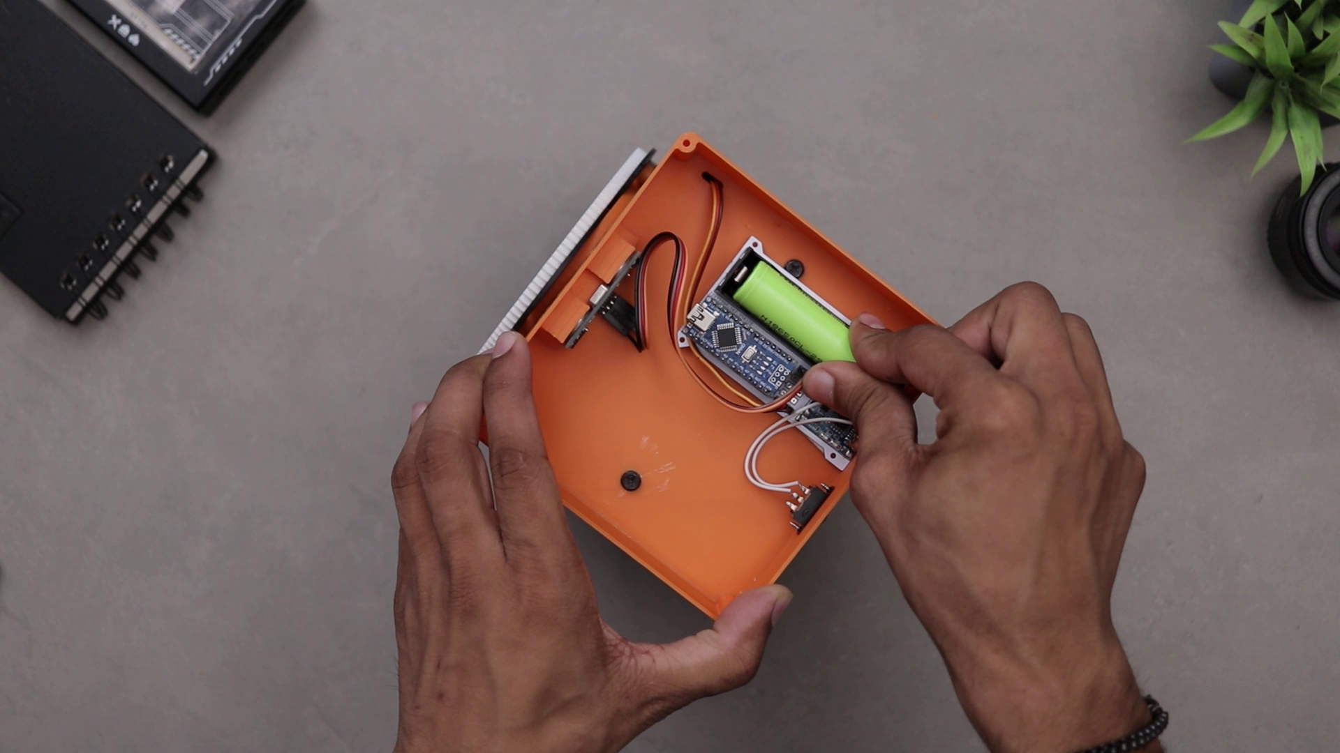 Smart Desk Dustbin With Futuristic Iris Lid : 10 Steps (with Pictures ...