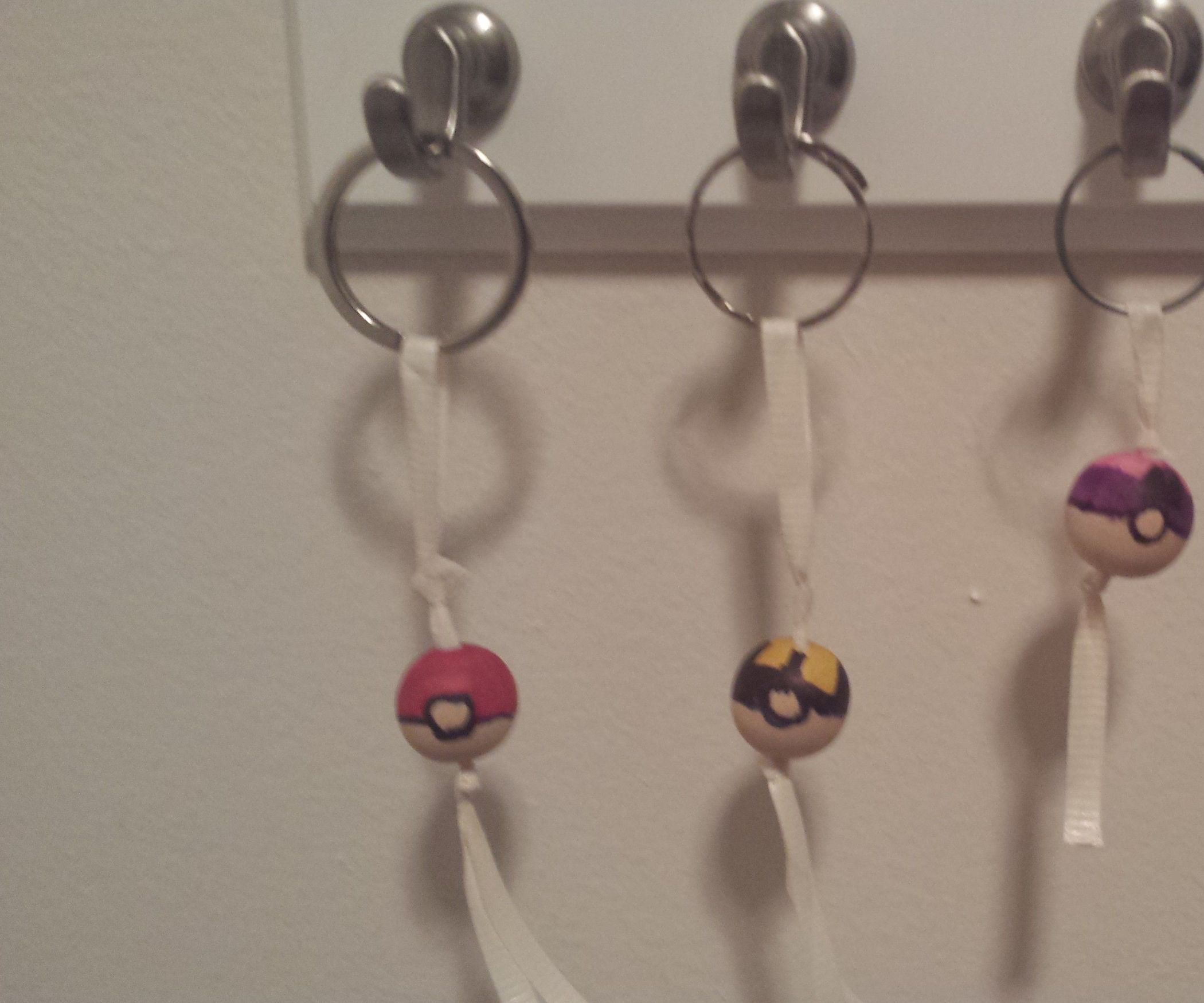 D.I.Y Pokeball Keychain : 4 Steps (with Pictures) - Instructables