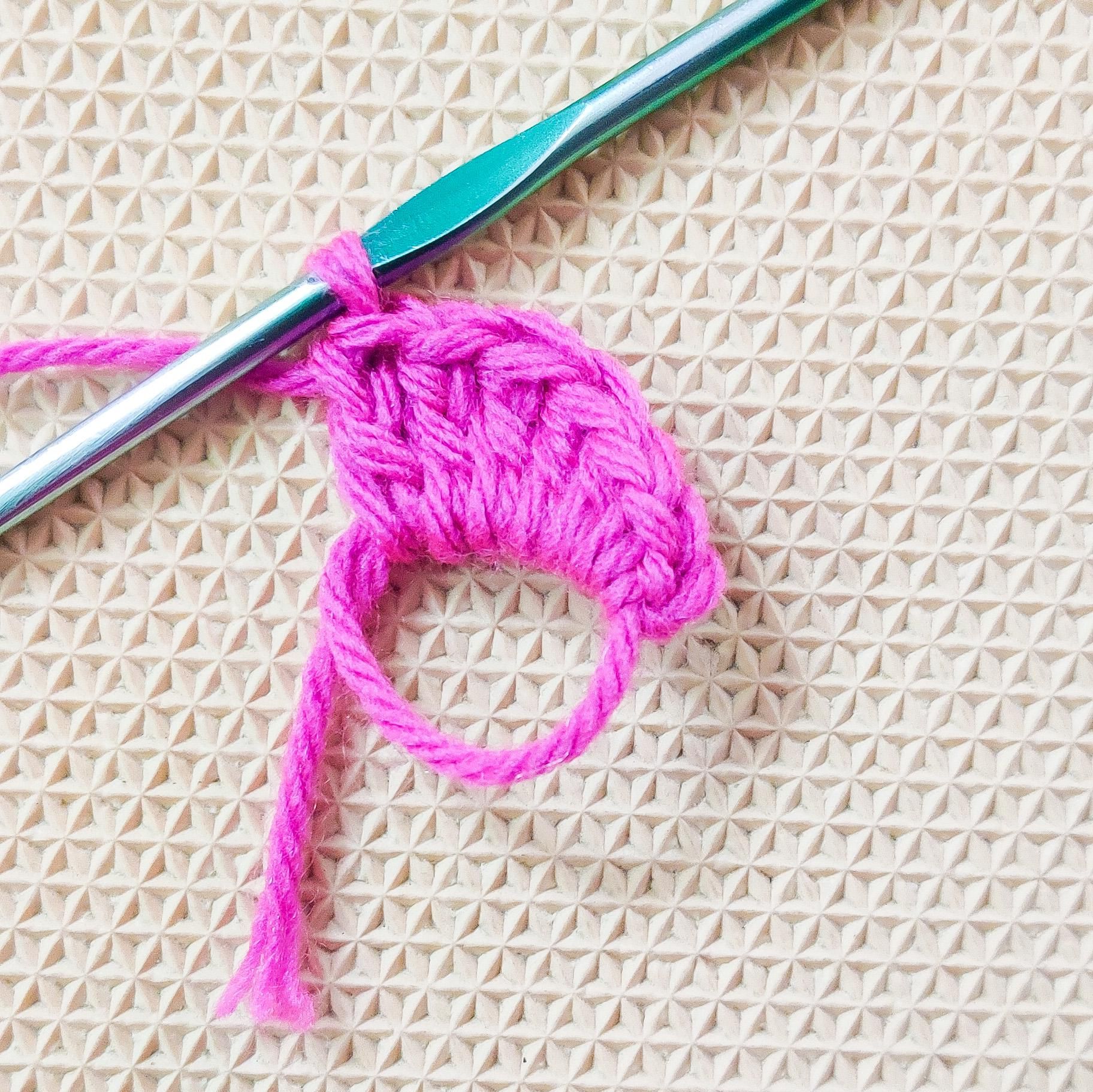 How to Make a Solid Two Color Spiral Crochet Circle : 8 Steps (with ...