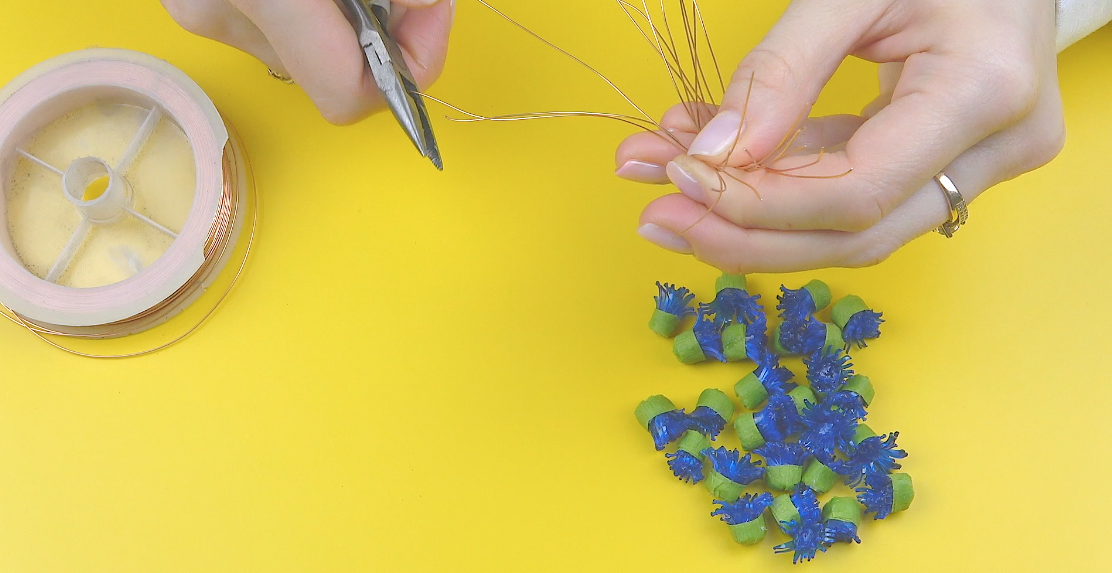 How to Make Very Easy and Beautiful Plastic Bottle Flower : 5 Steps ...