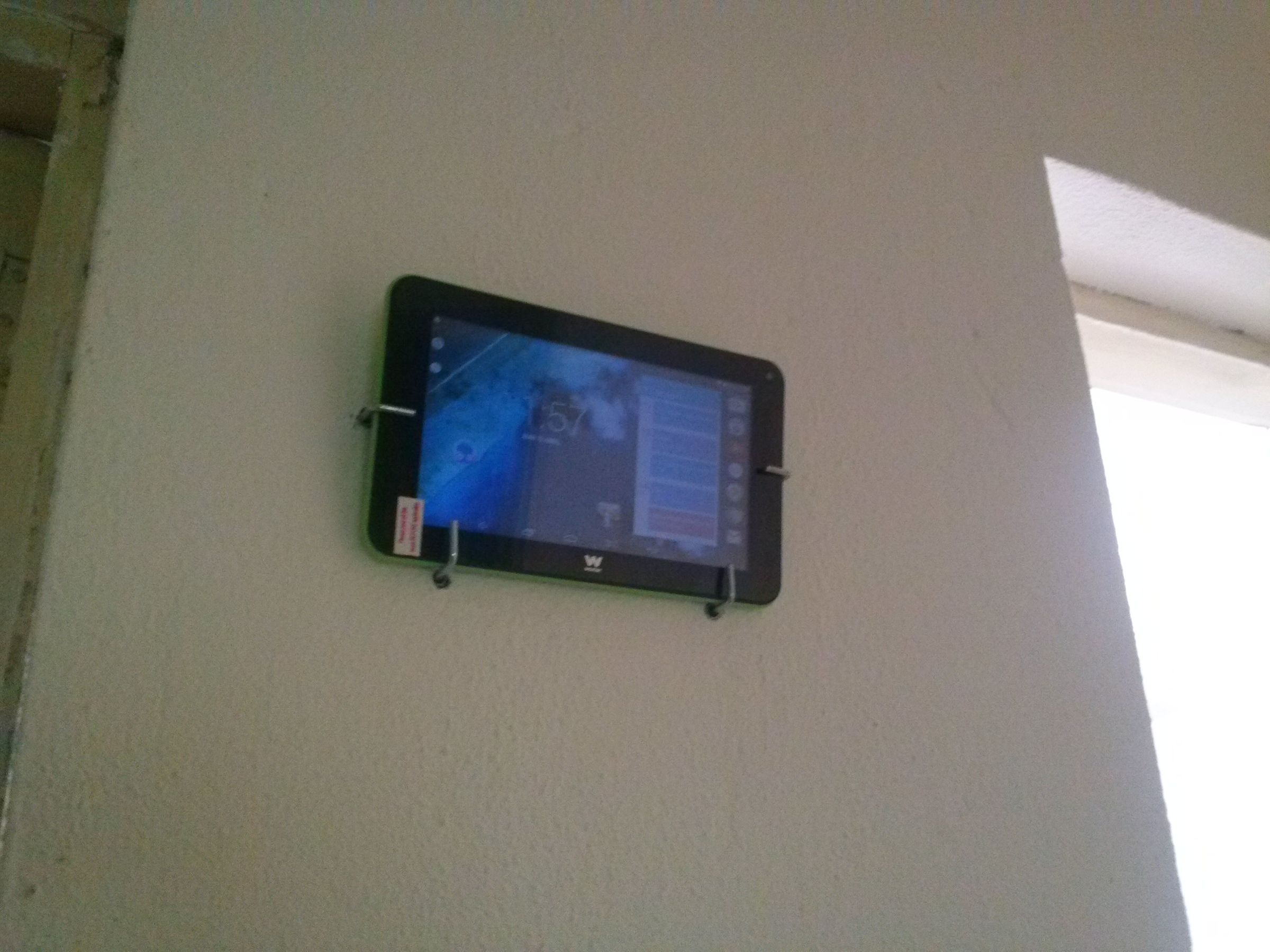 Easy Tablet Stand for the Wall (drill, Hooks and Plastic Anchors). : 4 ...