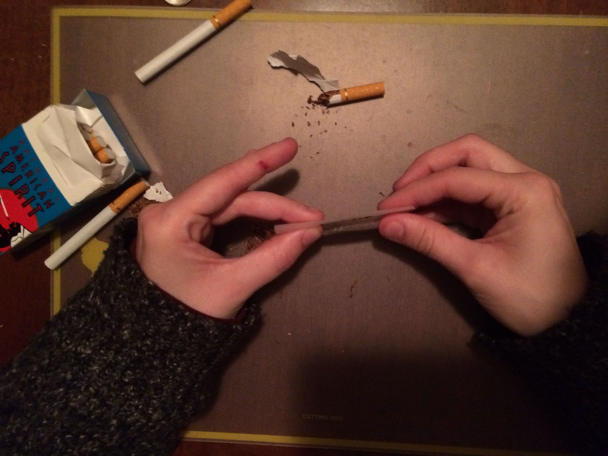 How to Roll a Cigarette (18+) : 6 Steps - Instructables