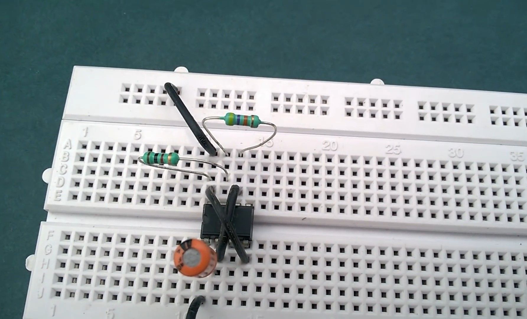 LED Chaser Electronic Circuit Using 555 Timer IC : 20 Steps - Instructables