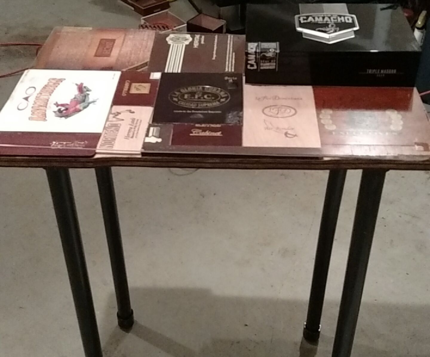 Cigar Box Top Table : 4 Steps - Instructables