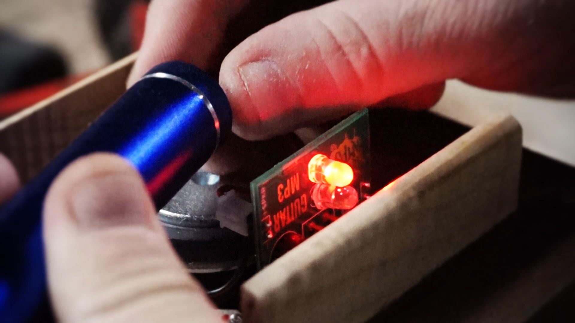 Make a Guitar/MP3 Player Amplifier From a TRASH AMPS Kit : 5 Steps ...