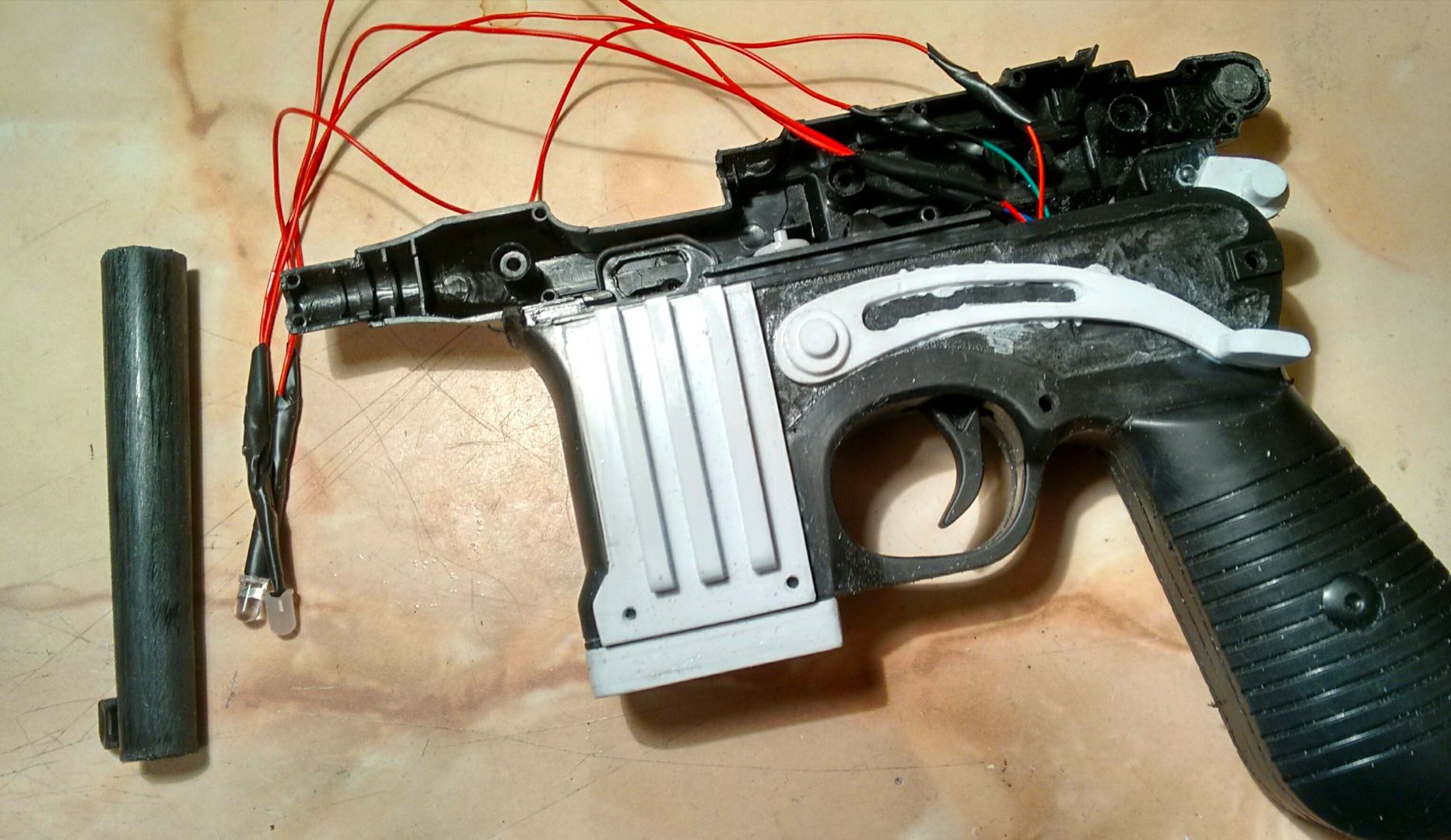 Bioshock Infinite Booker DeWitt's Broadsider/Mauser Pistol Replica : 14 ...