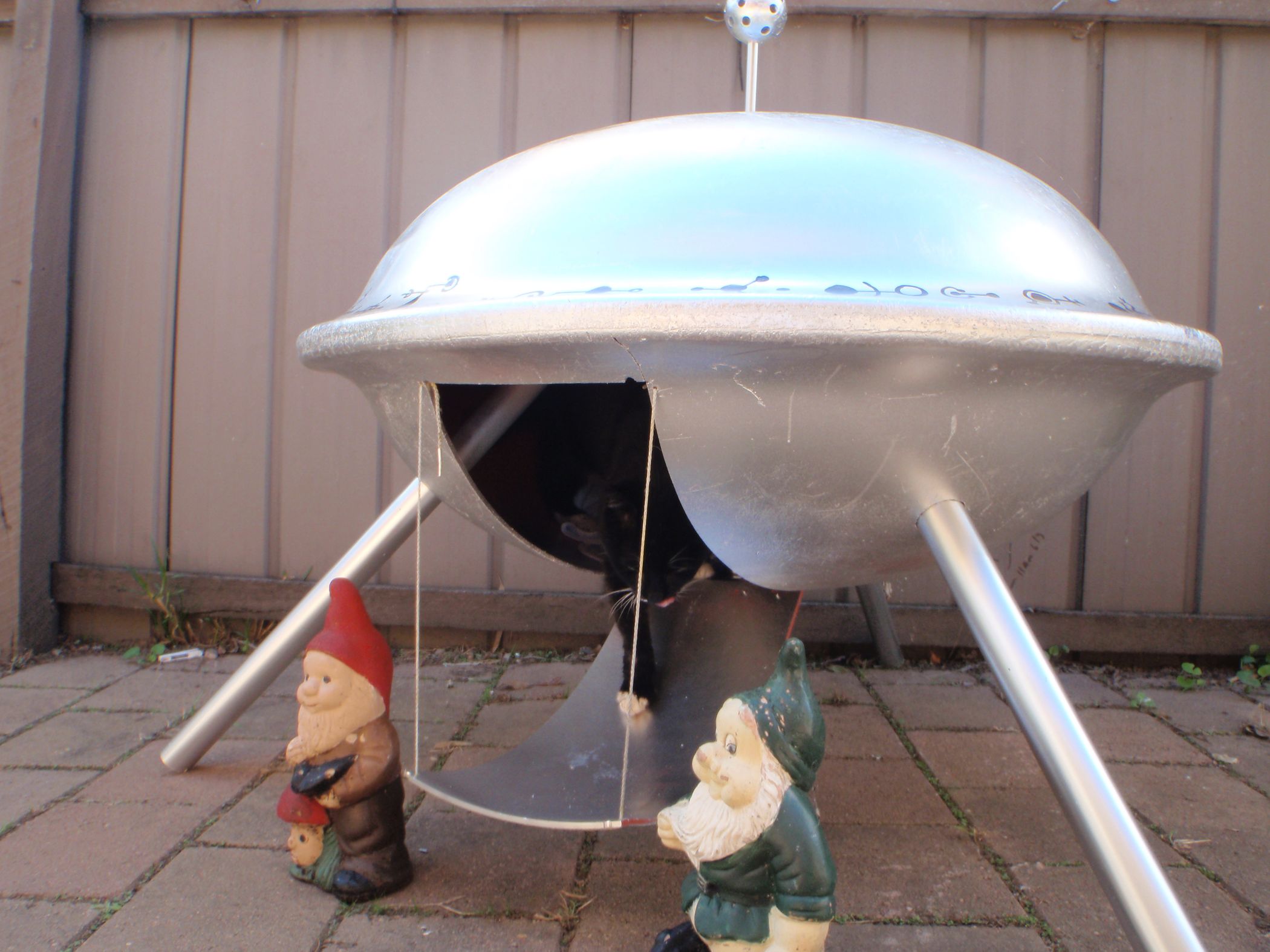 Flying Saucer Pet House : 10 Steps (with Pictures) - Instructables