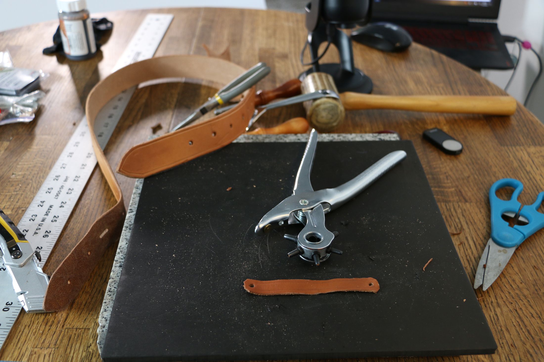 How to Make a Leather Belt - DIY : 8 Steps (with Pictures) - Instructables