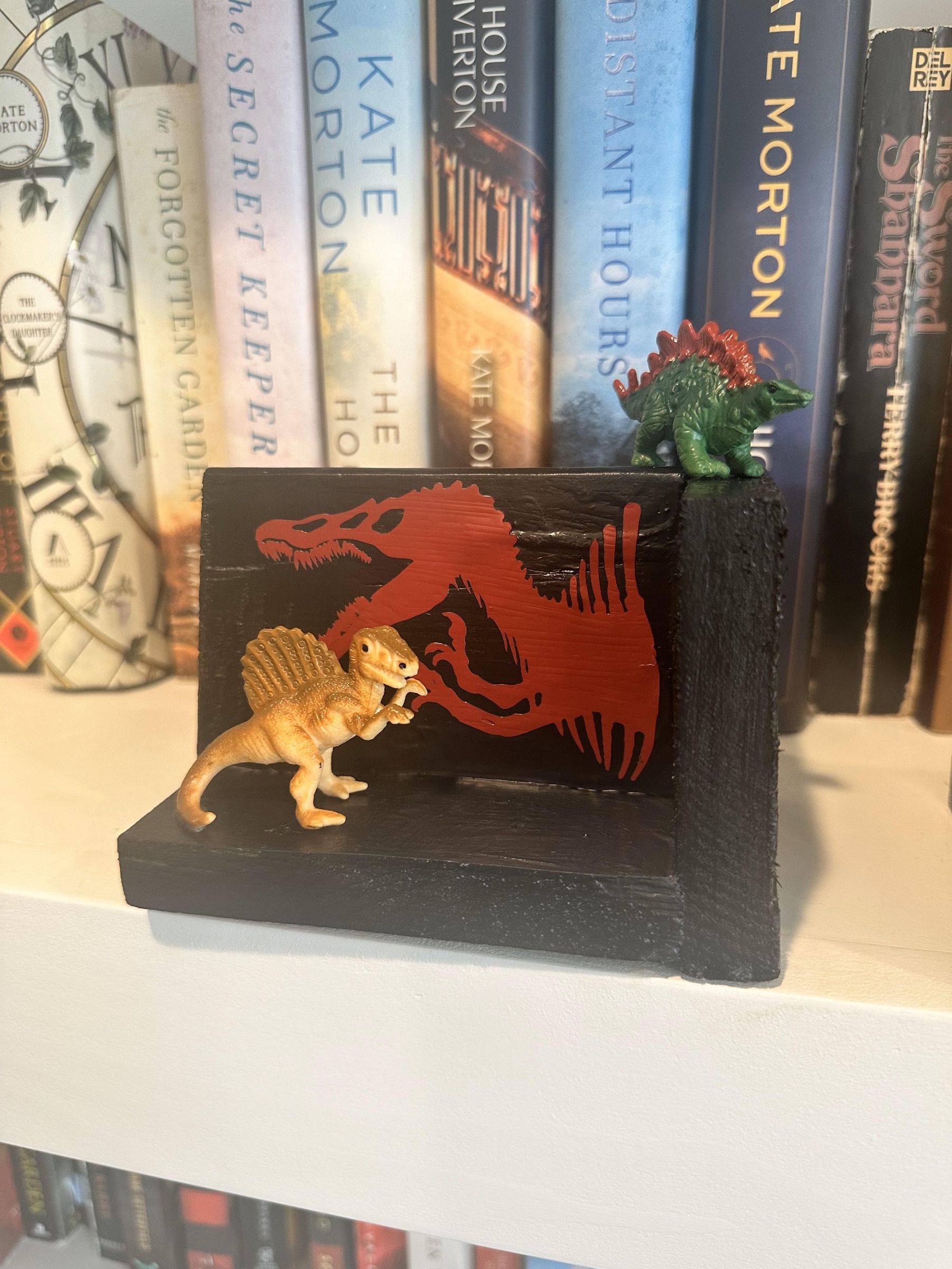 Jurassic Park Themed Book Ends : 4 Steps - Instructables