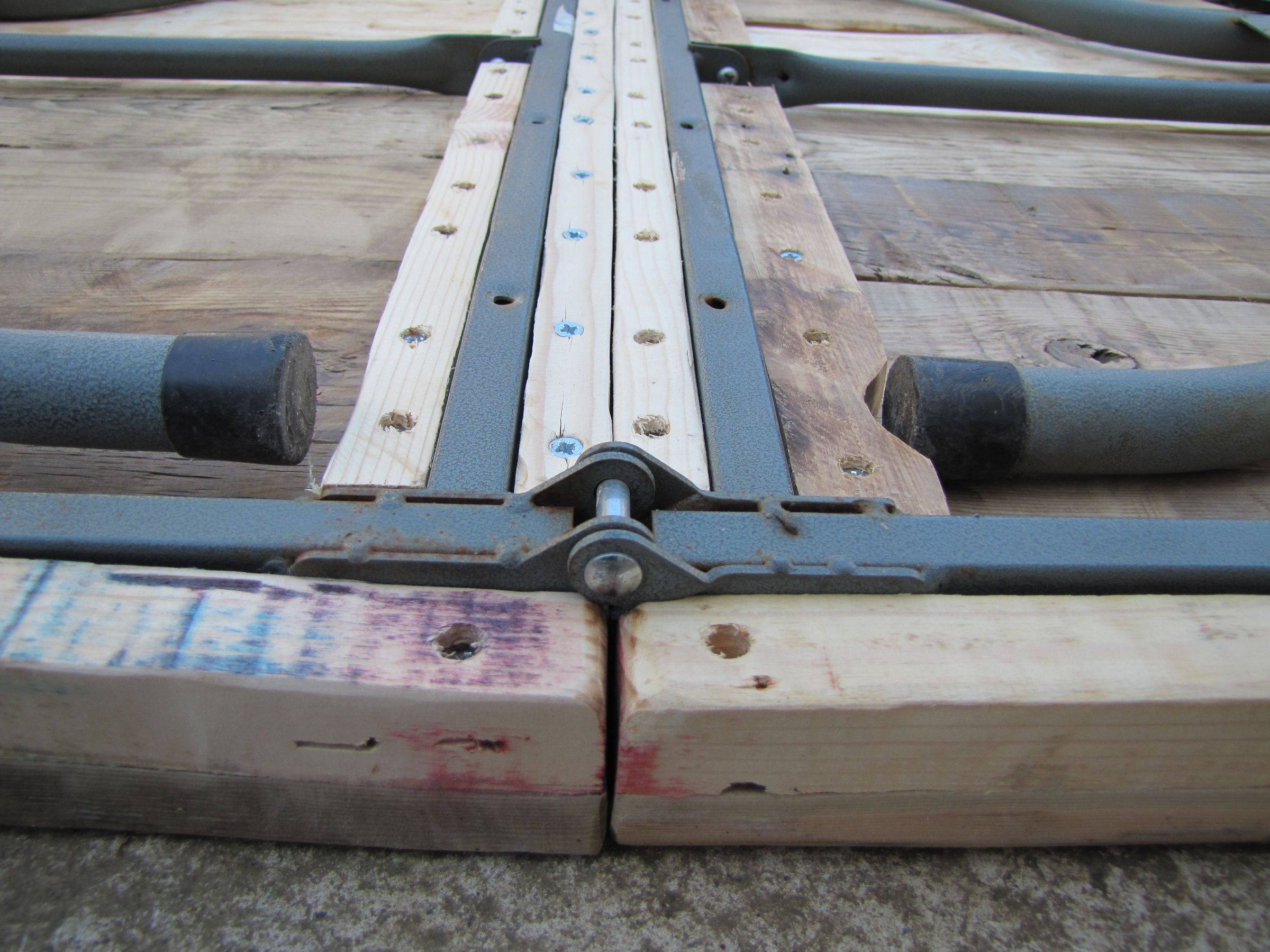 Pallet Folding Table : 9 Steps (with Pictures) - Instructables