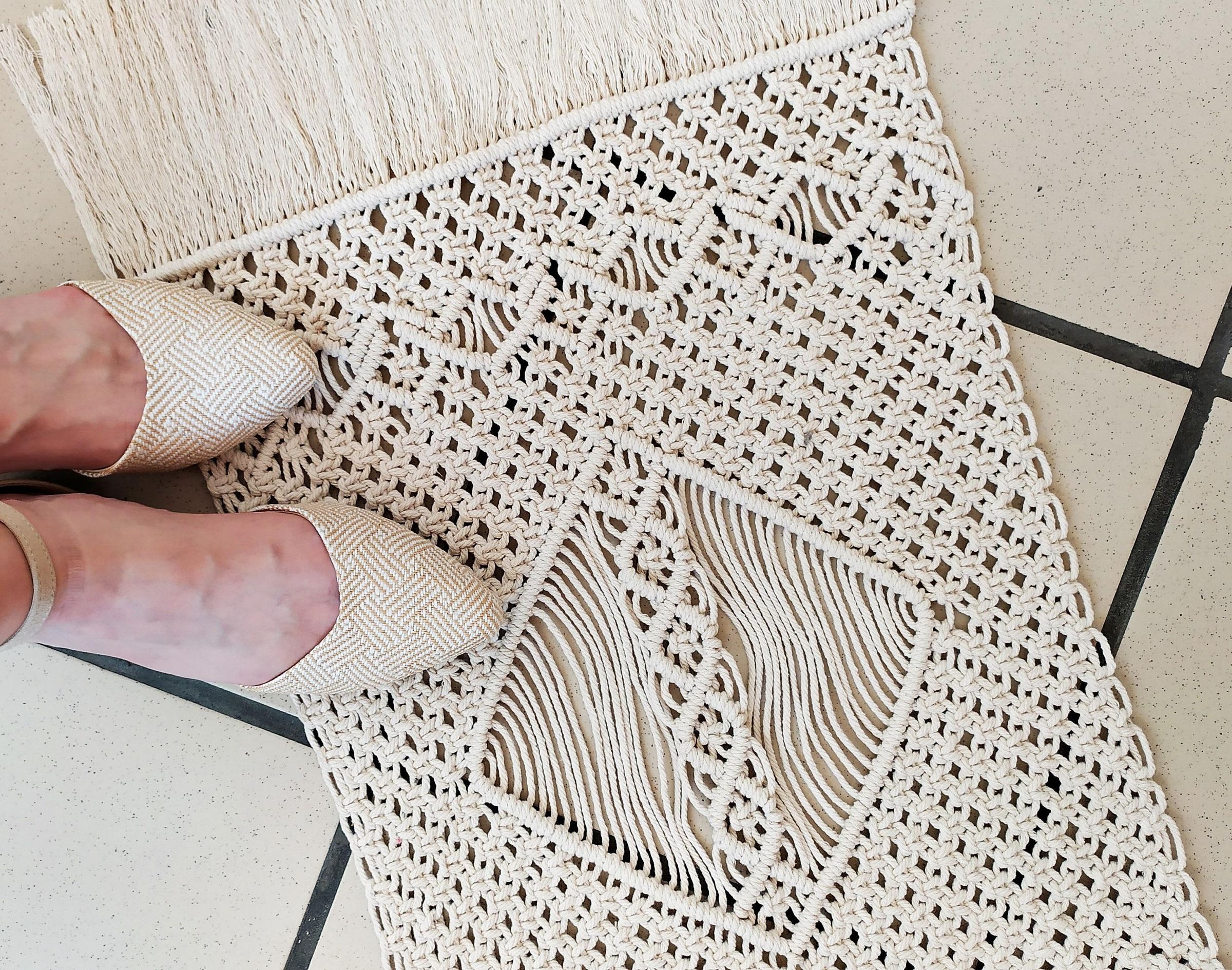 How to Make a Bohemian Macrame Rug : 14 Steps (with Pictures ...