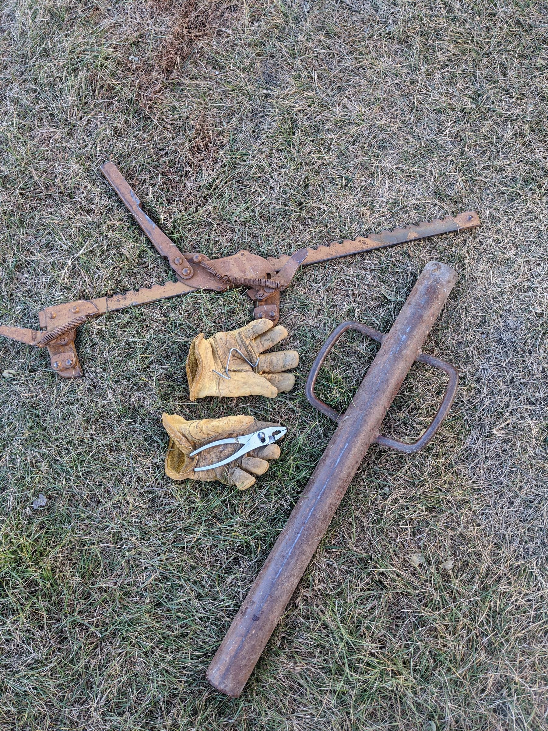 How to Fix a Barbed Wire Fence : 3 Steps - Instructables