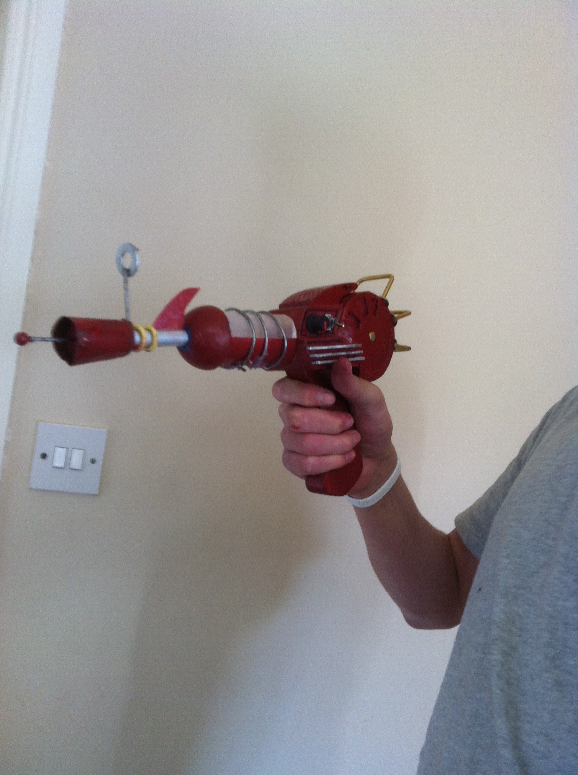 Call of Duty : Ray Gun : 9 Steps (with Pictures) - Instructables