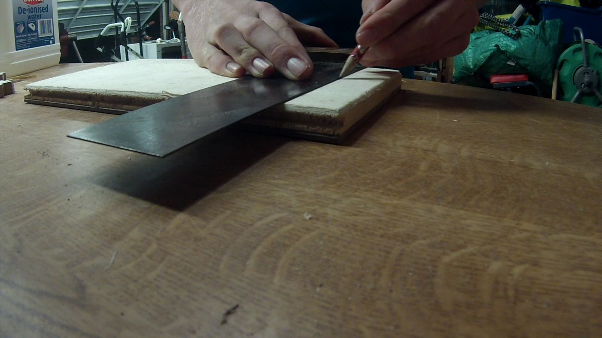 Make a CLAPPERBOARD : 5 Steps - Instructables