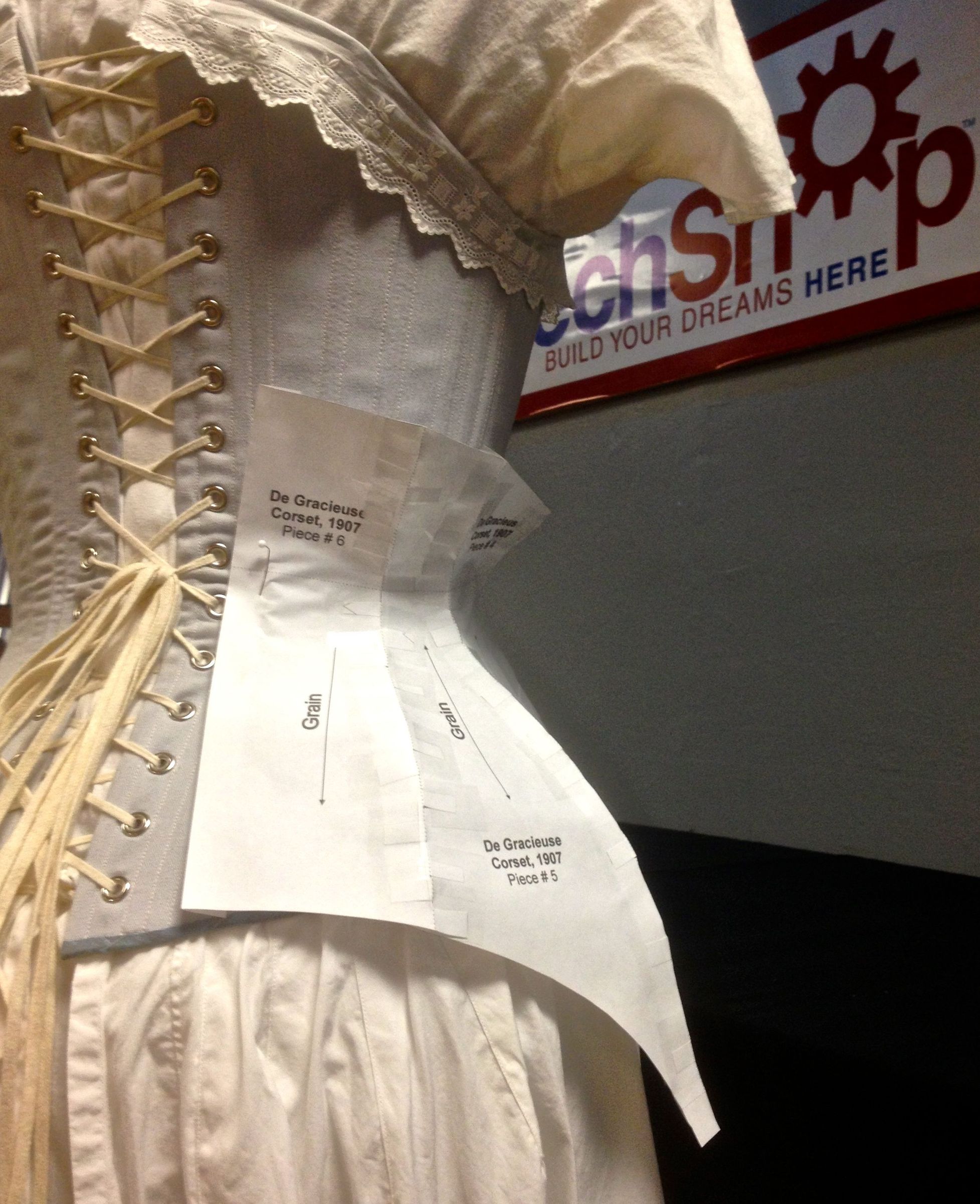 Paper Corset Mockup : 4 Steps (with Pictures) - Instructables