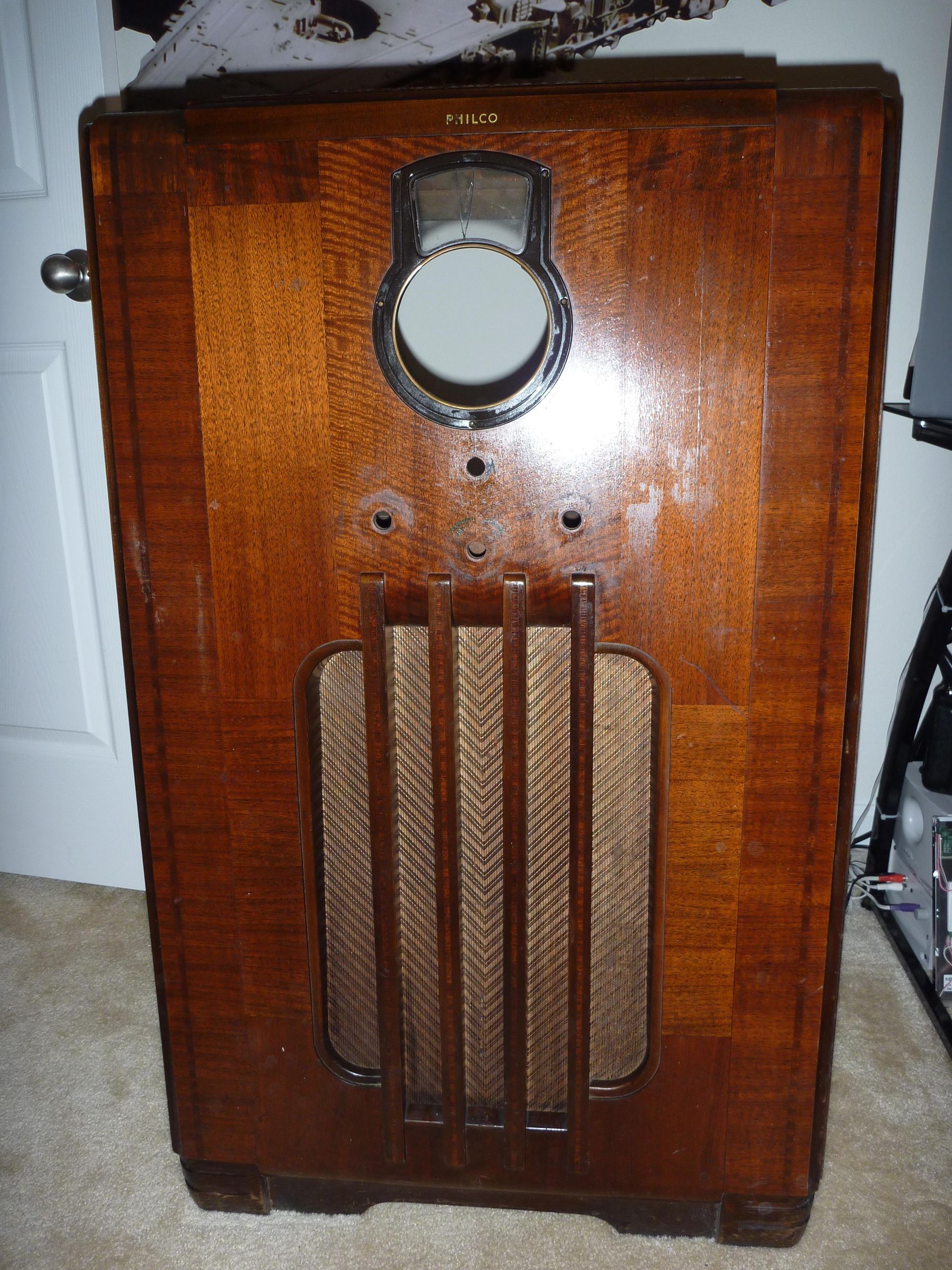 Retro Radio With a Hidden Secret! Old School Style With New School ...