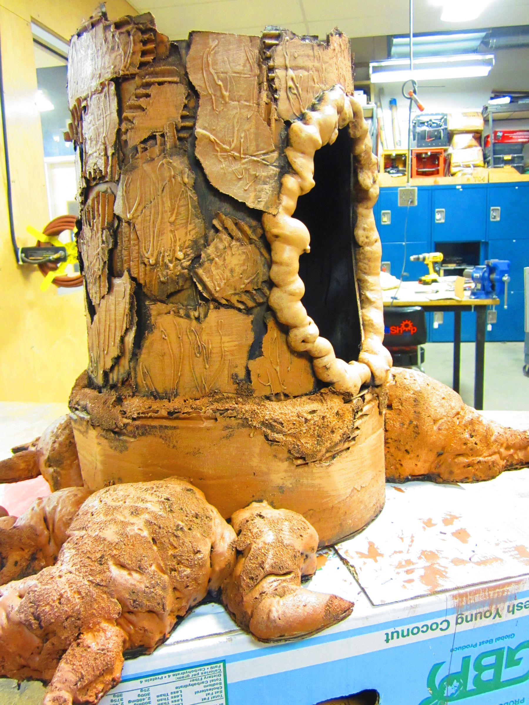 Thrifty Bucket Tree Stump : 6 Steps (with Pictures) - Instructables