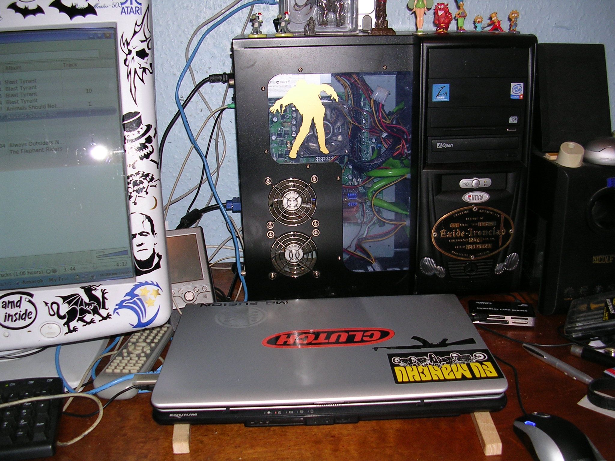 Zombie PC Case Mod, Back From the Dead PC With Space Saving Side ...