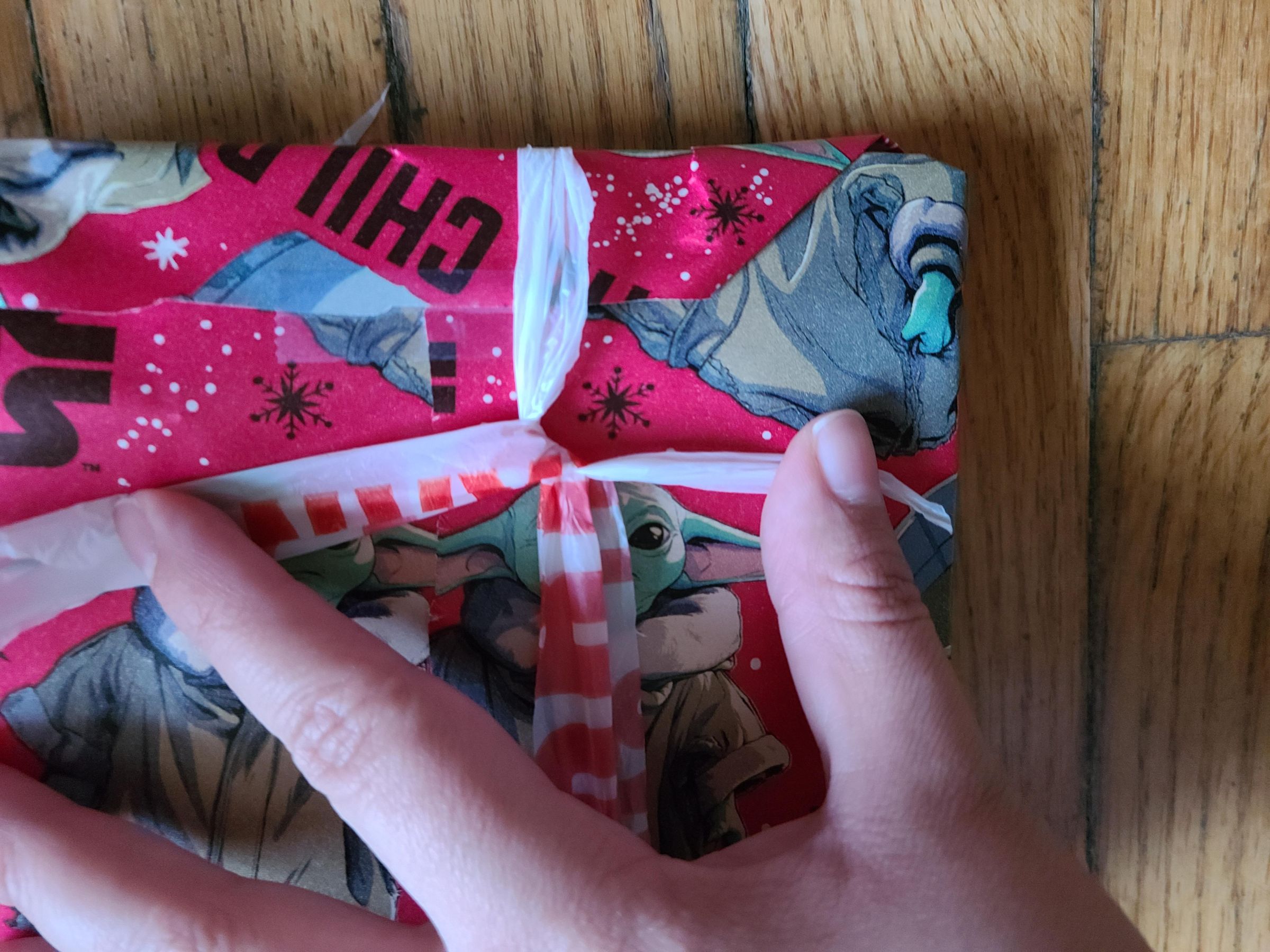 Using Plarn (Plastic Yarn) for Wrapping Gifts! : 5 Steps (with Pictures) - Instructables