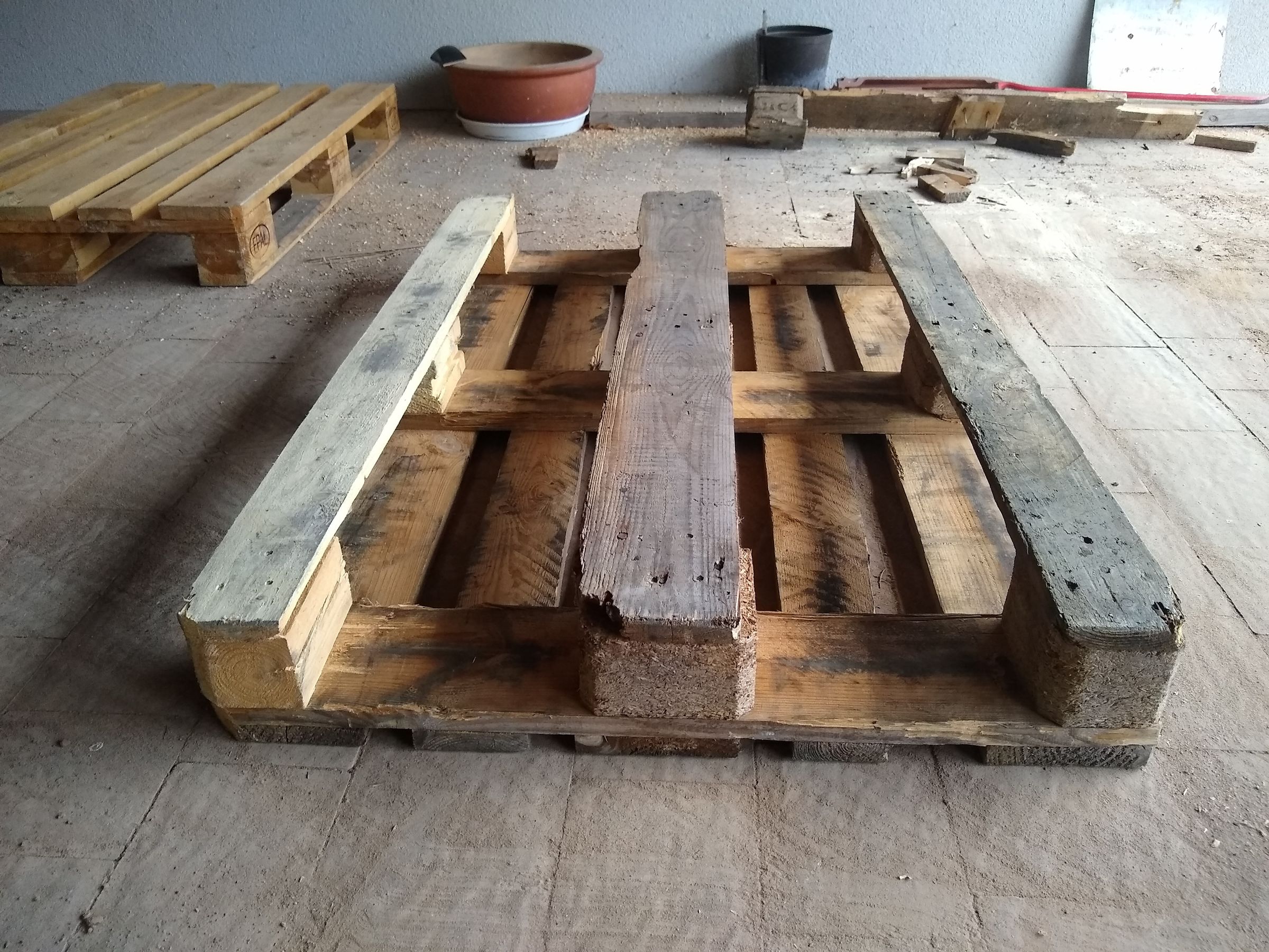 Wooden Pallet Table : 15 Steps - Instructables