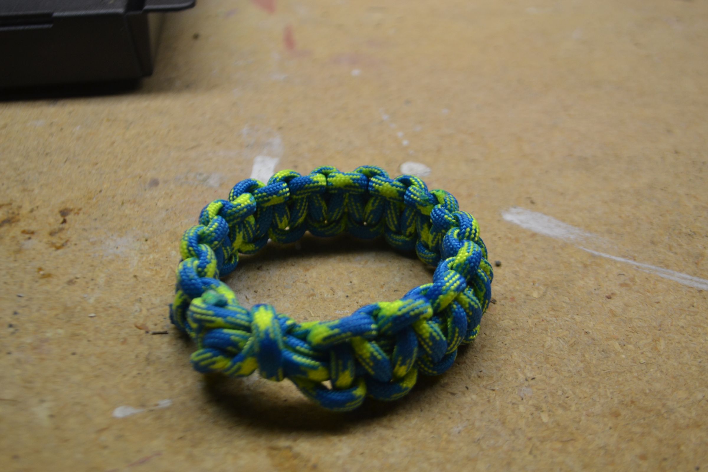The Best Easiest Paracord Bracelet Without a Buckle : 10 Steps ...