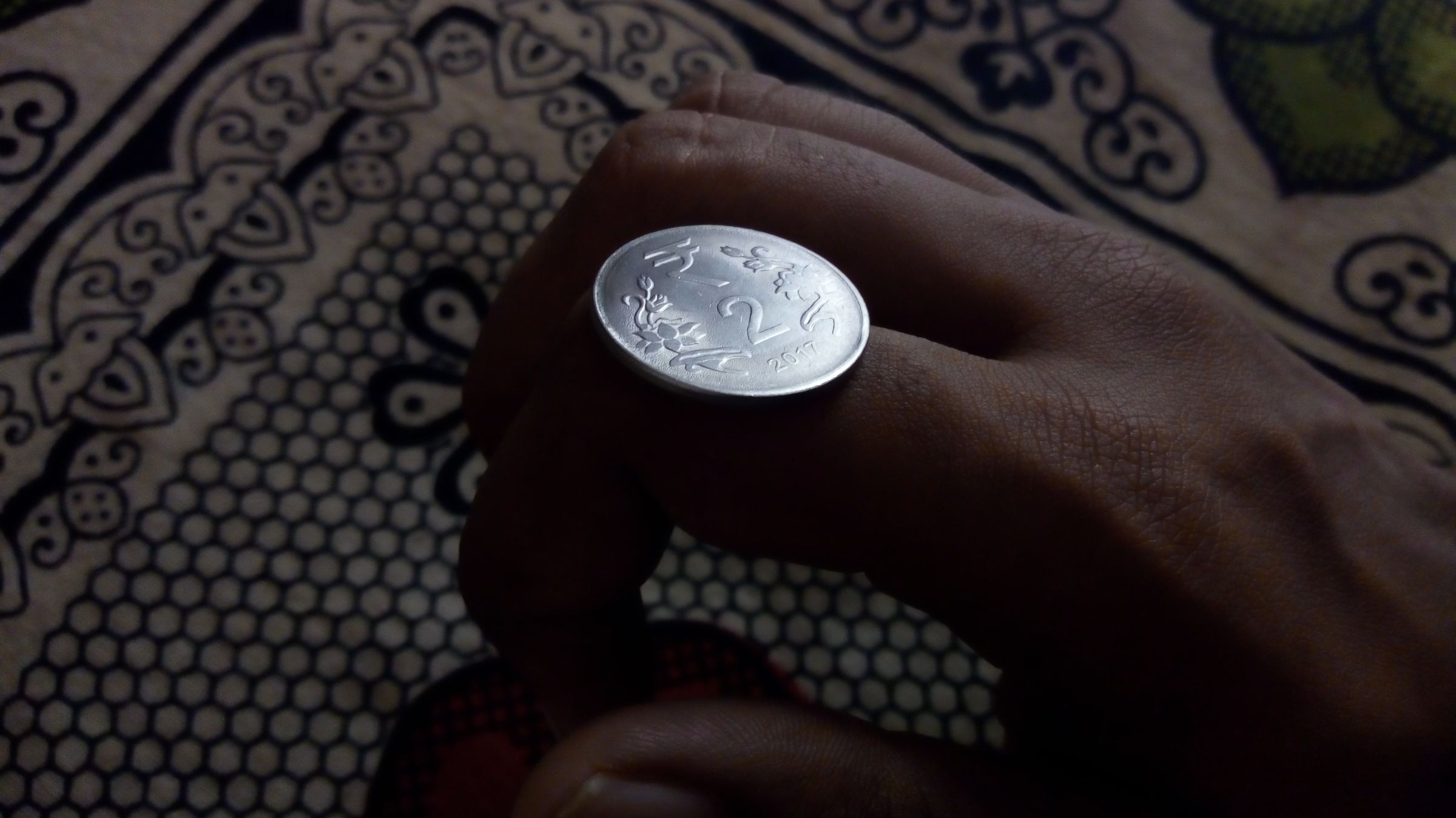 Rolling Coin Across Your Fingers! Coin Trick : 5 Steps - Instructables
