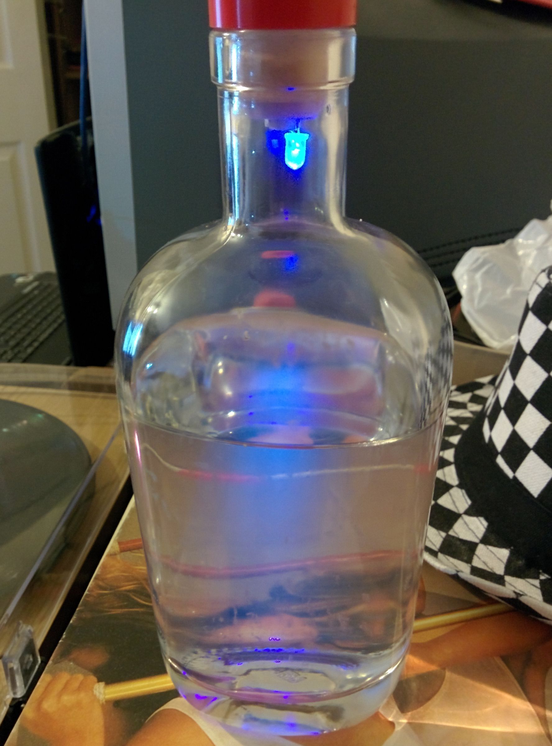 Fluorescent Tonic Water Lamp : 5 Steps - Instructables