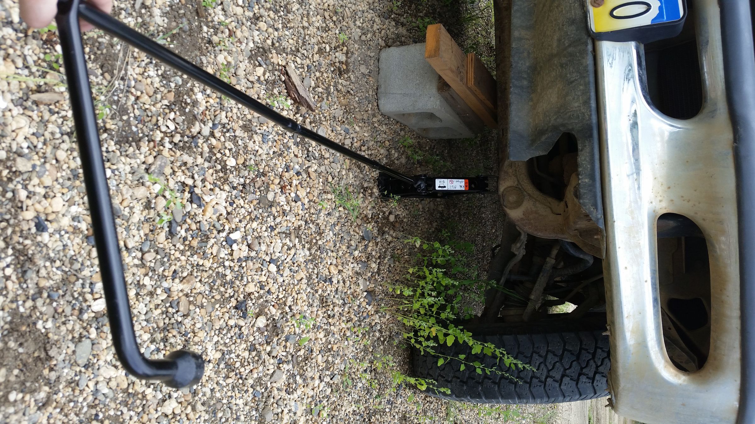 Emergency Tire Change Procedure : 22 Steps (with Pictures) - Instructables