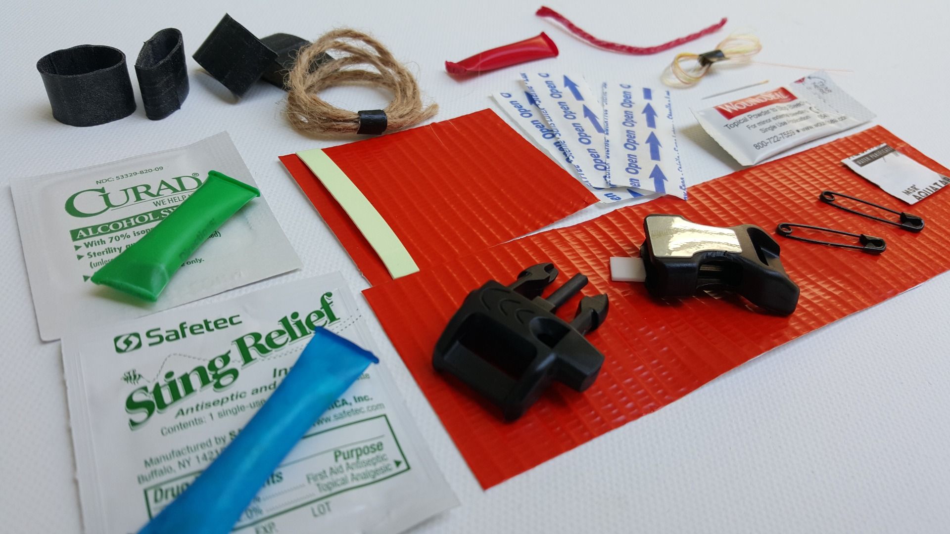 Wearable First Aid Kit - a Paracord Bracelet : 4 Steps (with Pictures ...