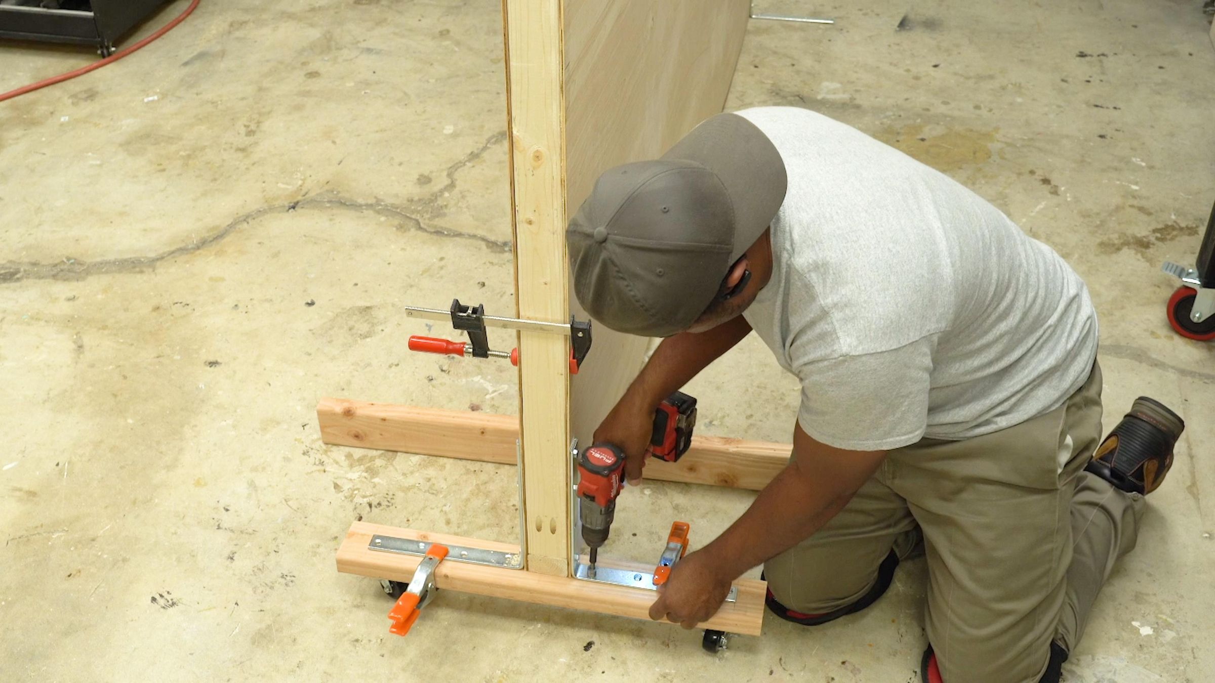 How to Build a Portable Pallet Wall : 10 Steps (with Pictures ...