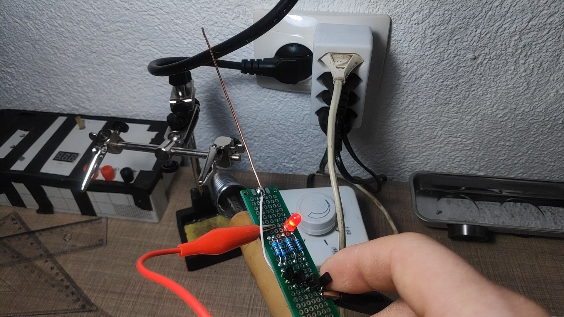 Non Contact Voltage Detector : 5 Steps (with Pictures) - Instructables