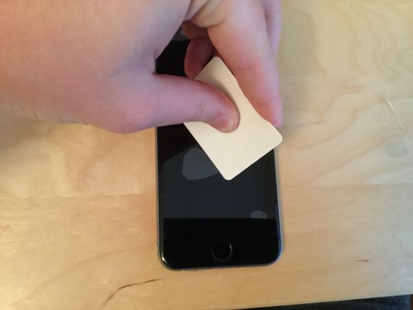 How to Perfectly Apply a Screen Protector : 6 Steps (with Pictures ...