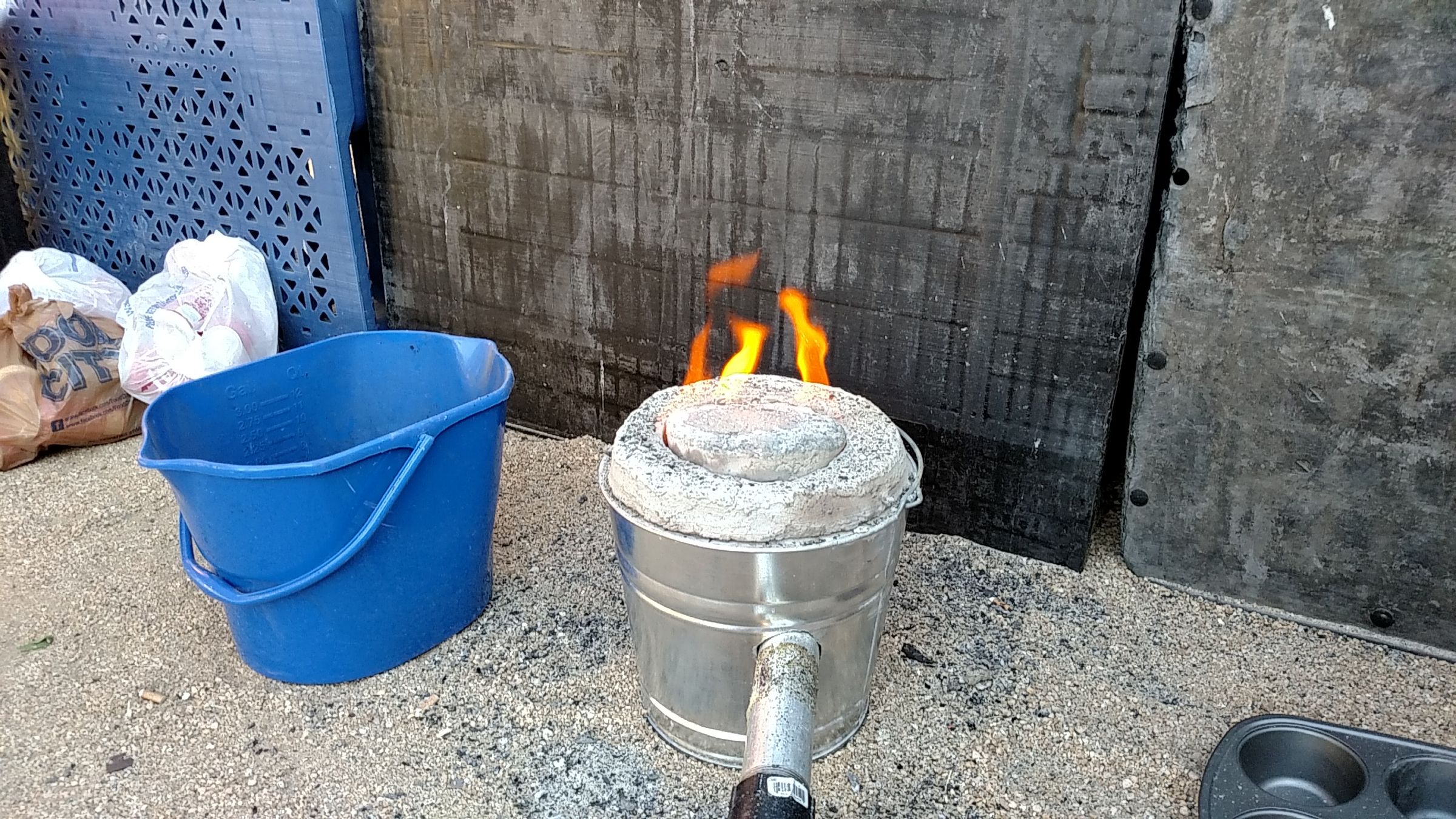 The Mini Steel Bucket Foundry. : 4 Steps (with Pictures) - Instructables
