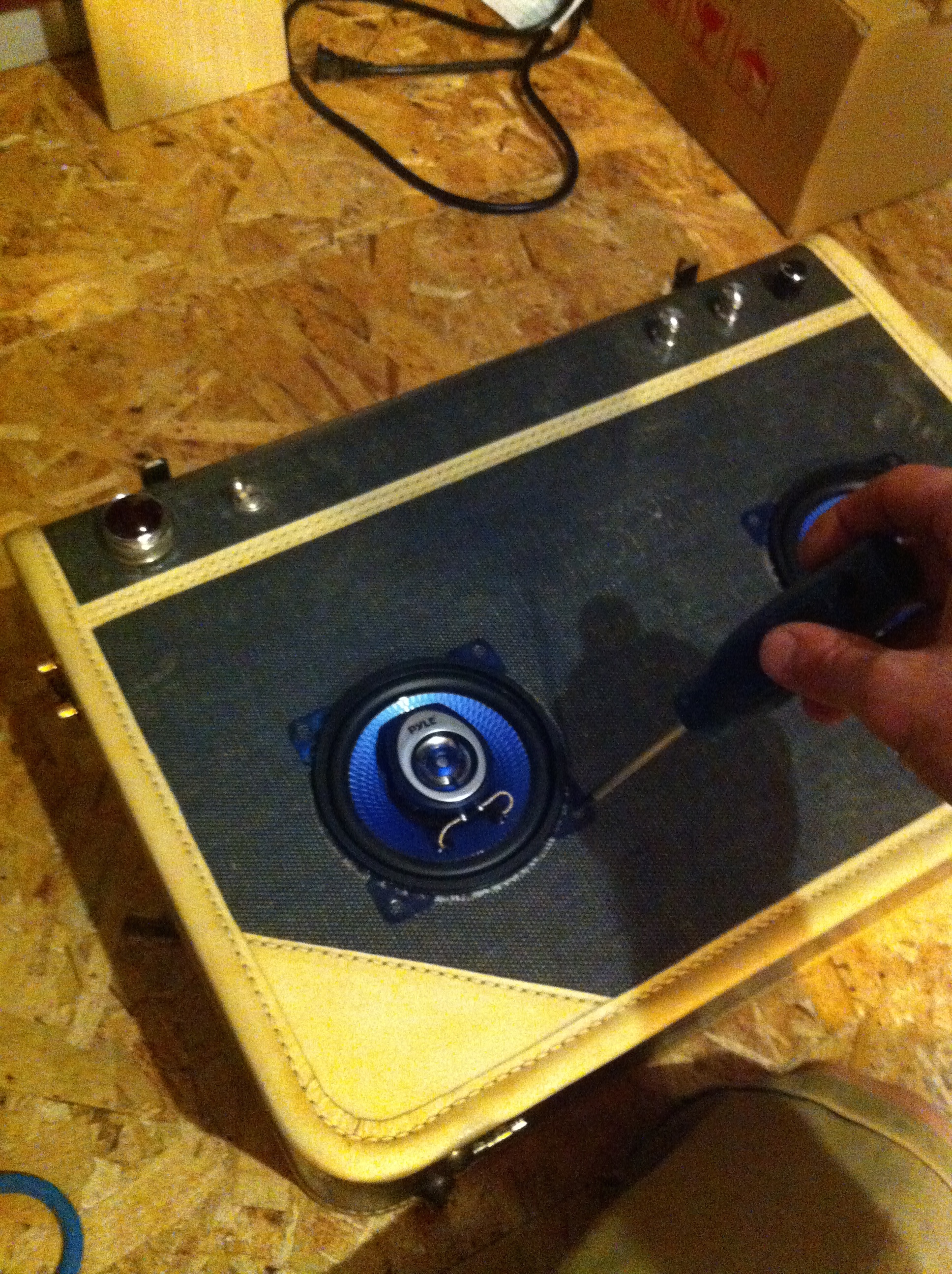 Vintage Beat Box Suitcase : 7 Steps (with Pictures) - Instructables