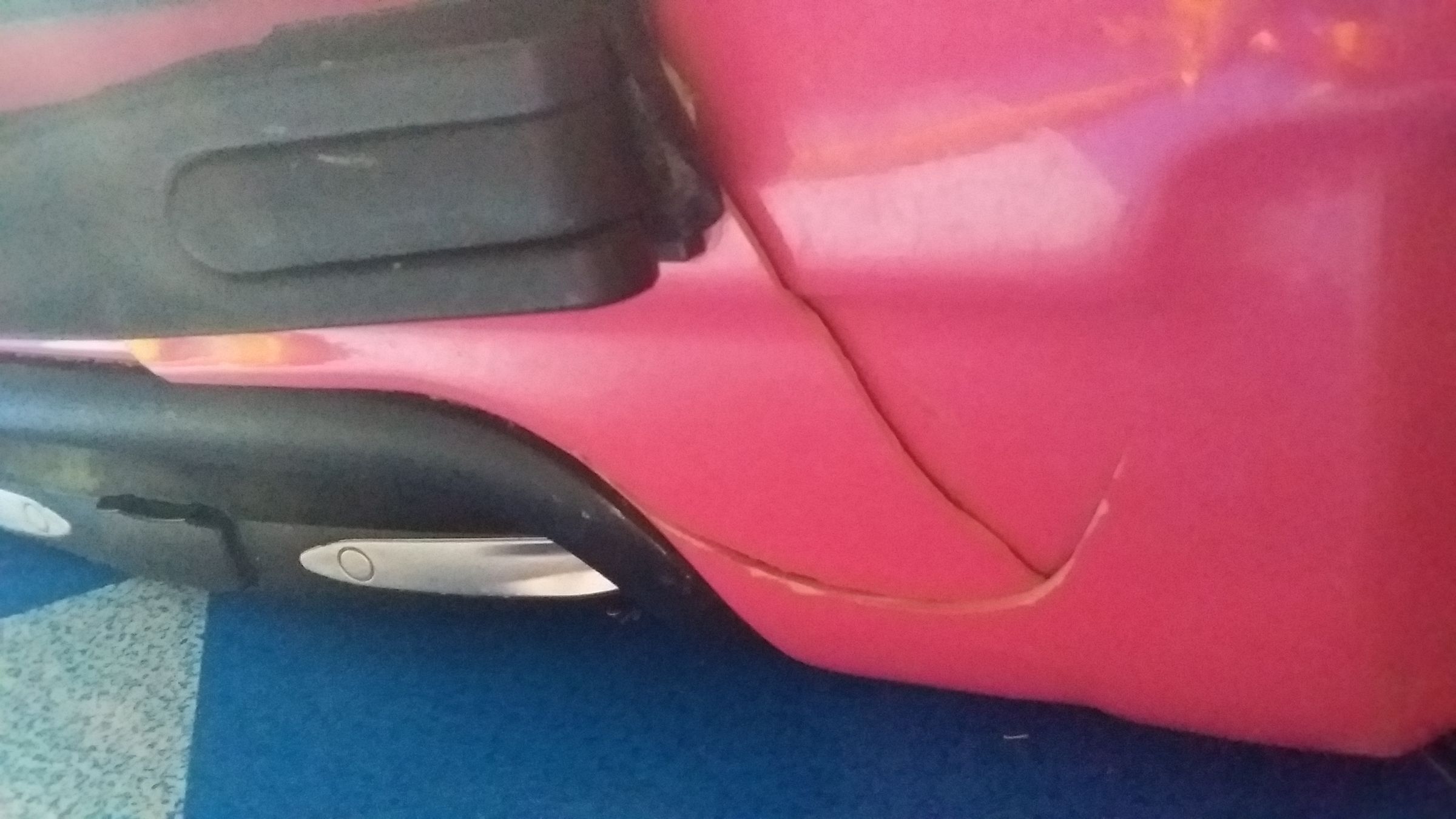 Repair a Hard Shell Suitcase With Sugru : 7 Steps (with Pictures ...