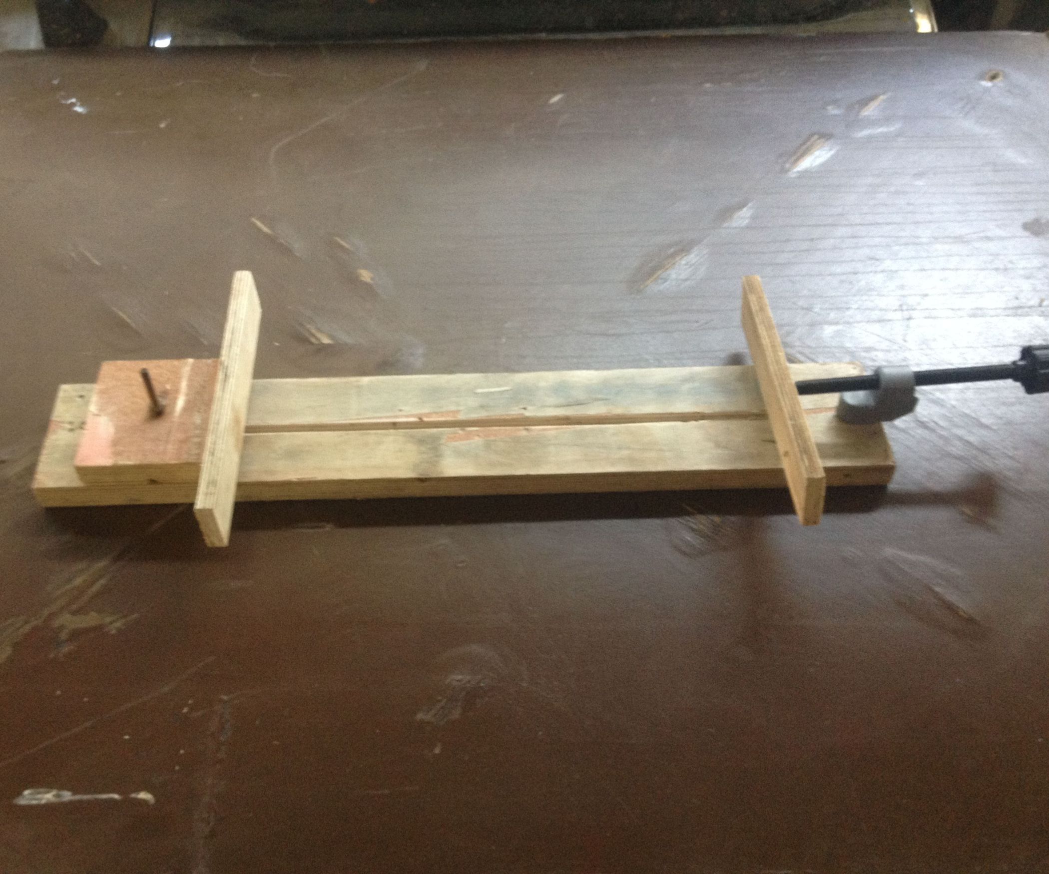 A (Very Crude) PCB Vise : 5 Steps (with Pictures) - Instructables