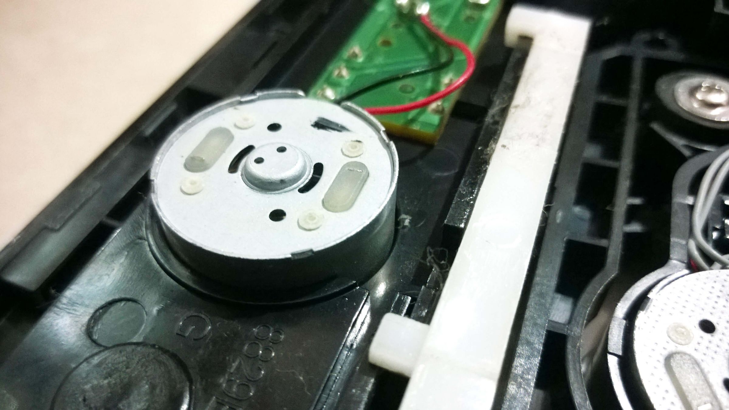 Parts to Salvage From a DVD/CD Player : 10 Steps - Instructables
