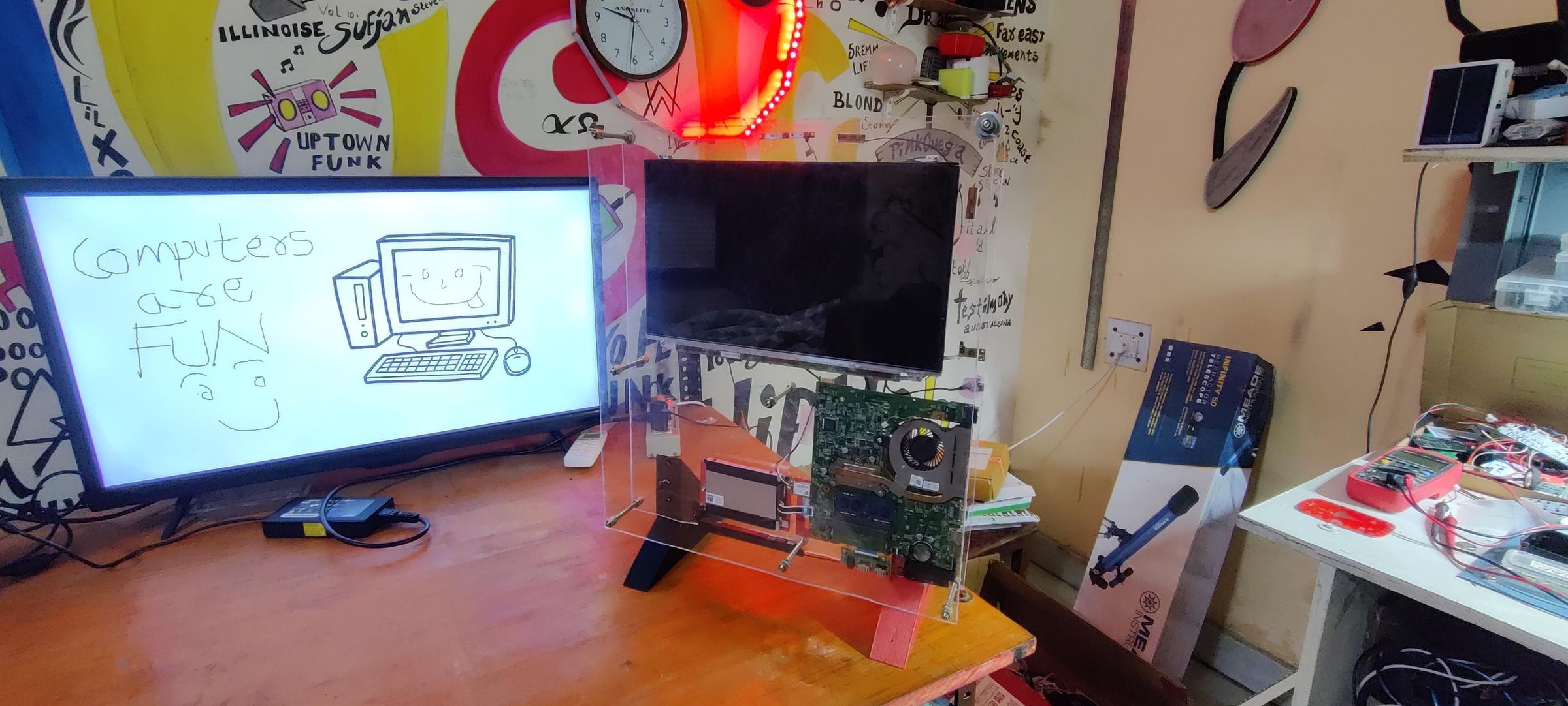 CyberDesk Ultra Pro Max : 20 Steps (with Pictures) - Instructables