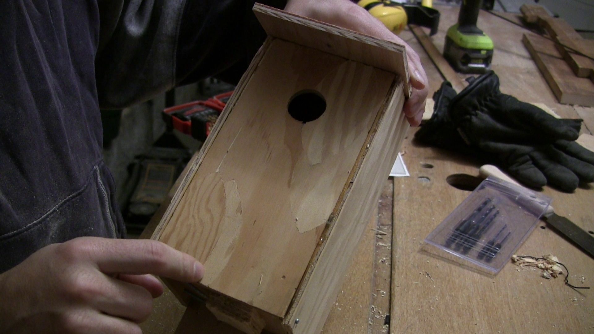 Simple Birdhouse for Chickadee : 8 Steps (with Pictures) - Instructables